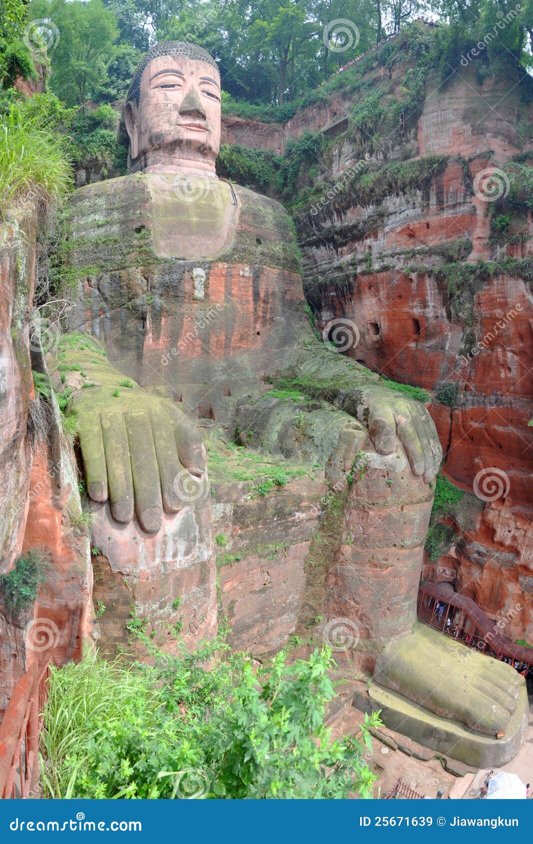 Géant Bouddha de Leshan image stock. Image du chinois - 25671639
