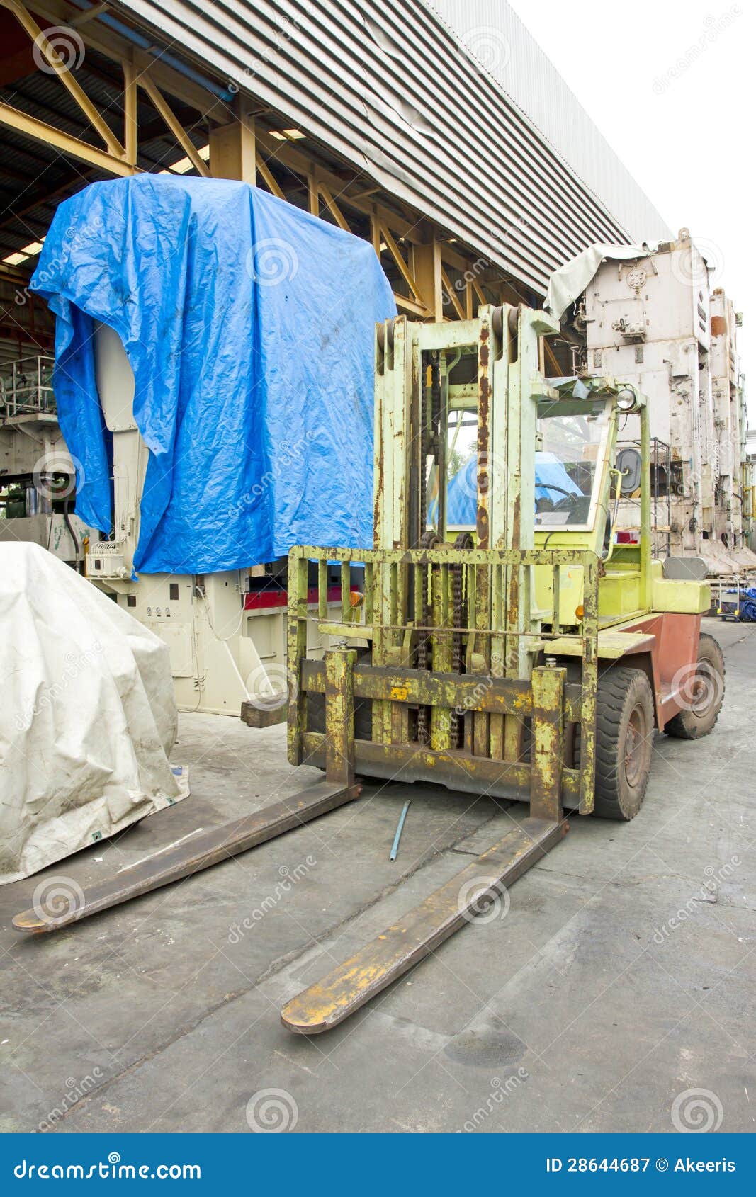 Gabelstapler stockbild. Bild von ladevorrichtung, anheben - 28644687