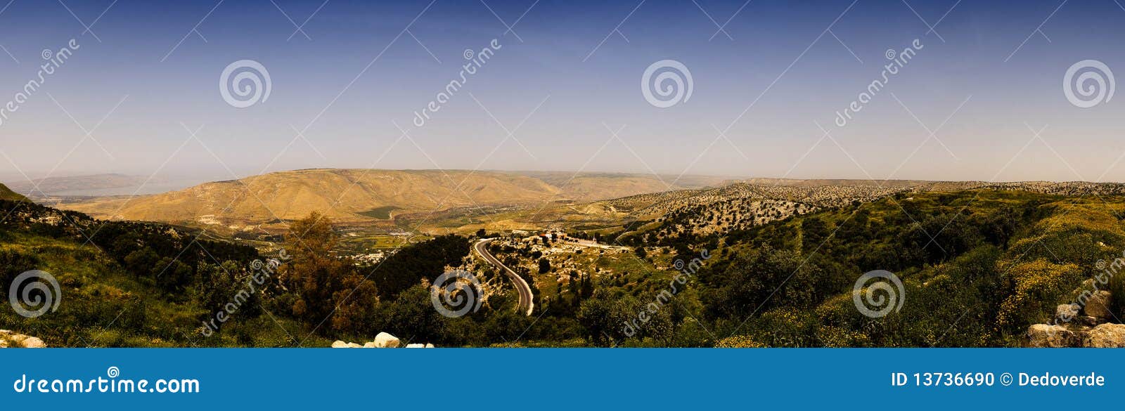 Gadara qais umm 库存照片. 图片 包括有 布琼布拉, 没人, 天空, 结构树, 屋顶, 道路 - 13736690