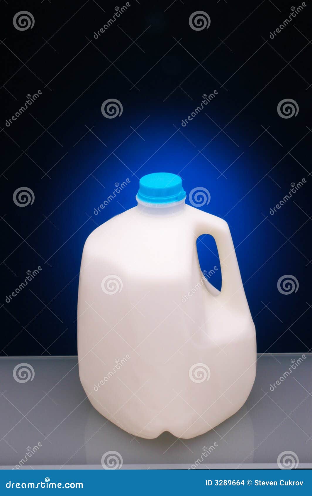 Galón de leche foto de archivo. Imagen de sano, envase - 3289664