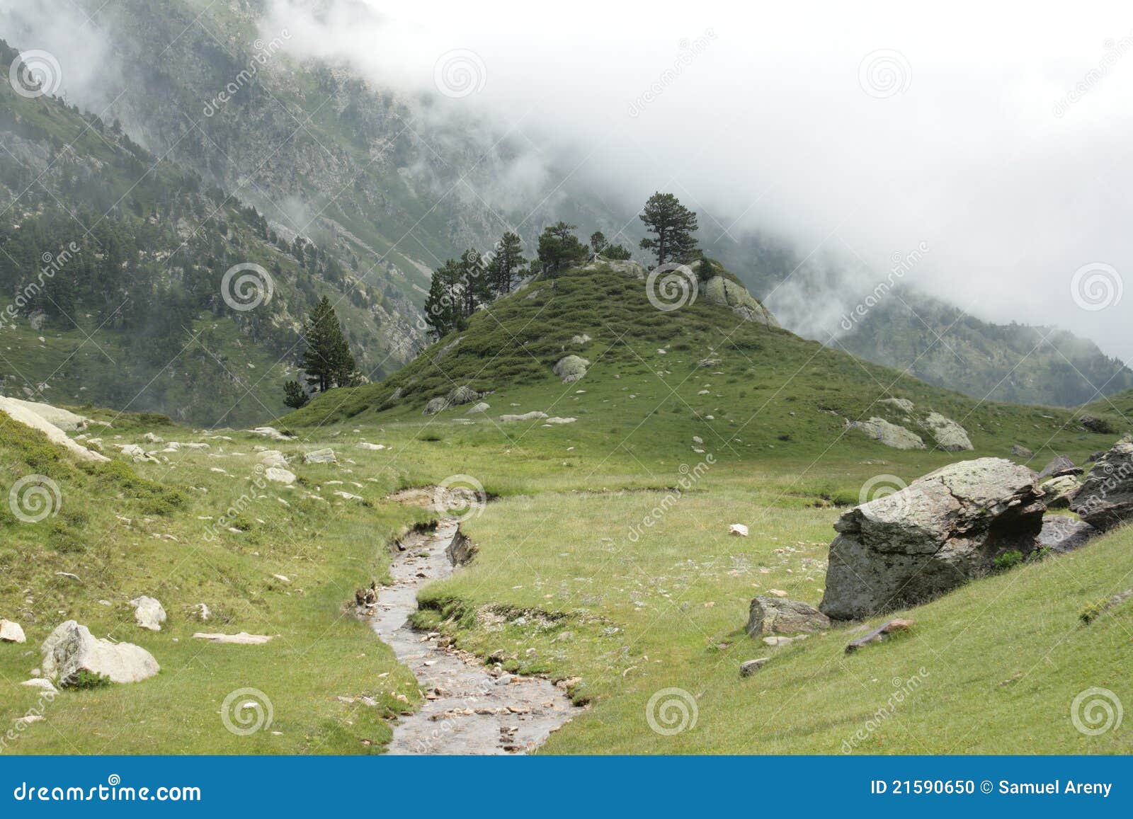 Galbe valley in Pyrenees stock photo. Image of outdoor - 21590650