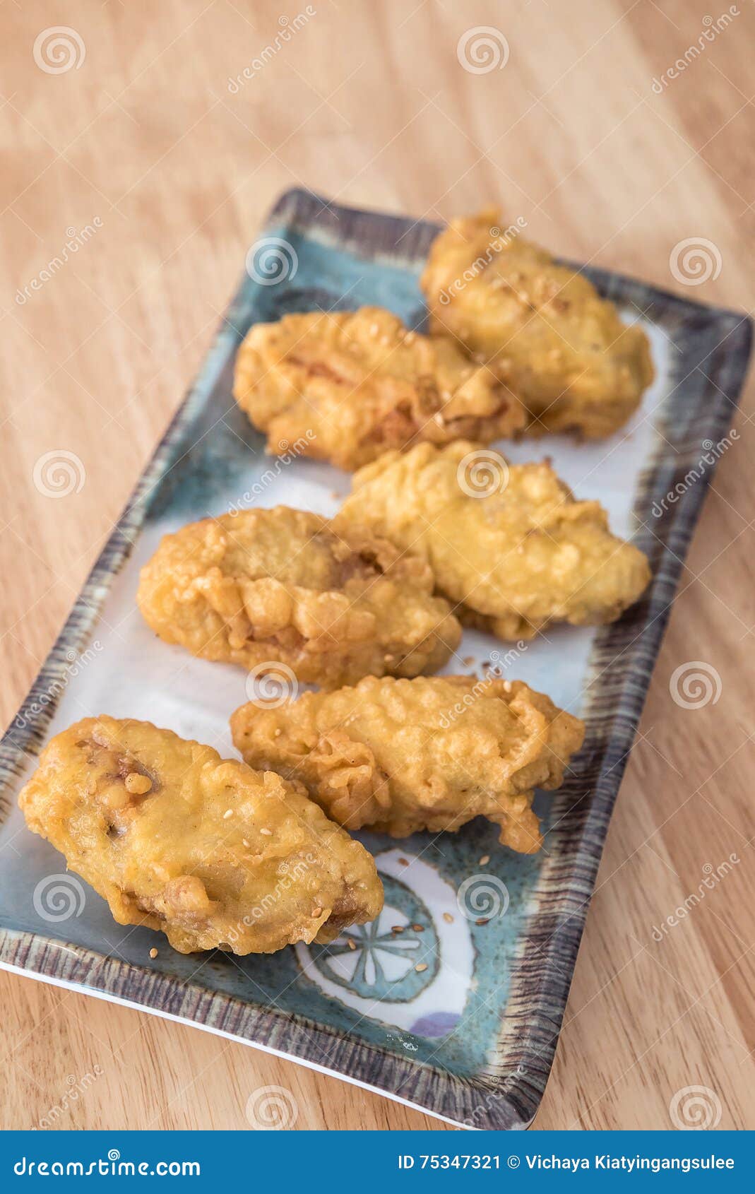 Galinha fritada coreana imagem de stock. Imagem de cozinhado - 75347321