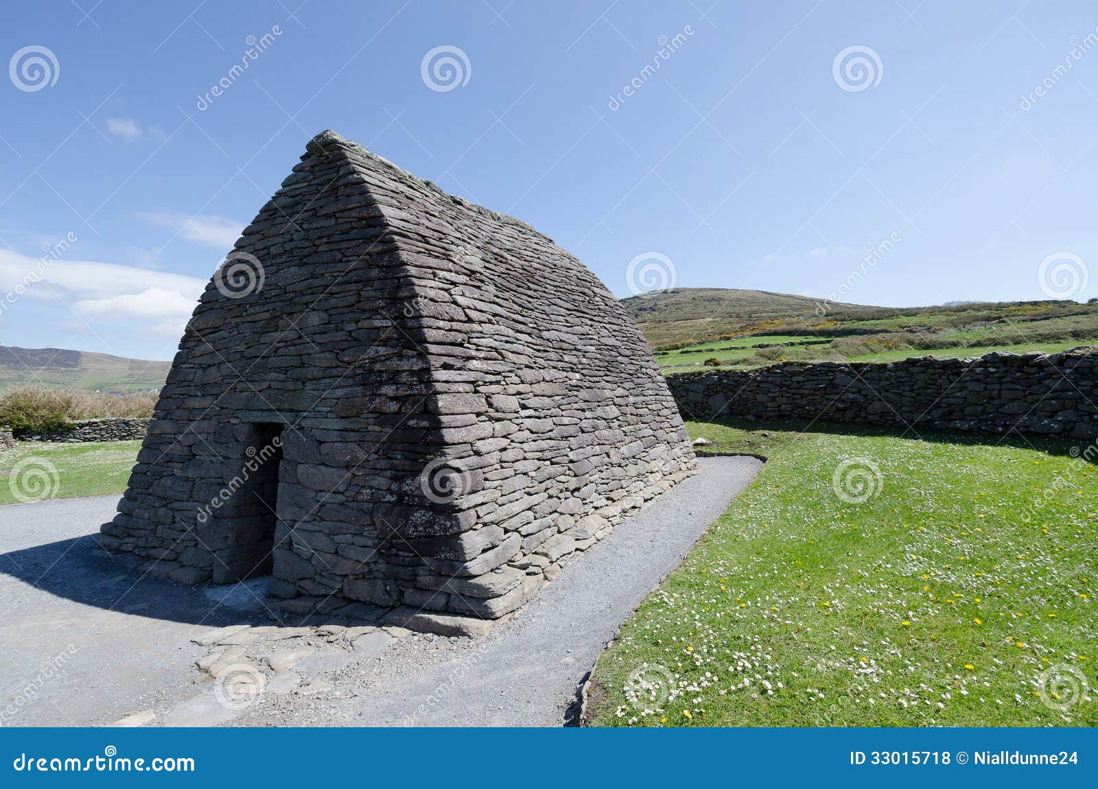 Gallarus Church, Kerry,Ireland Stock Photo - Image of farmer, sunny ...