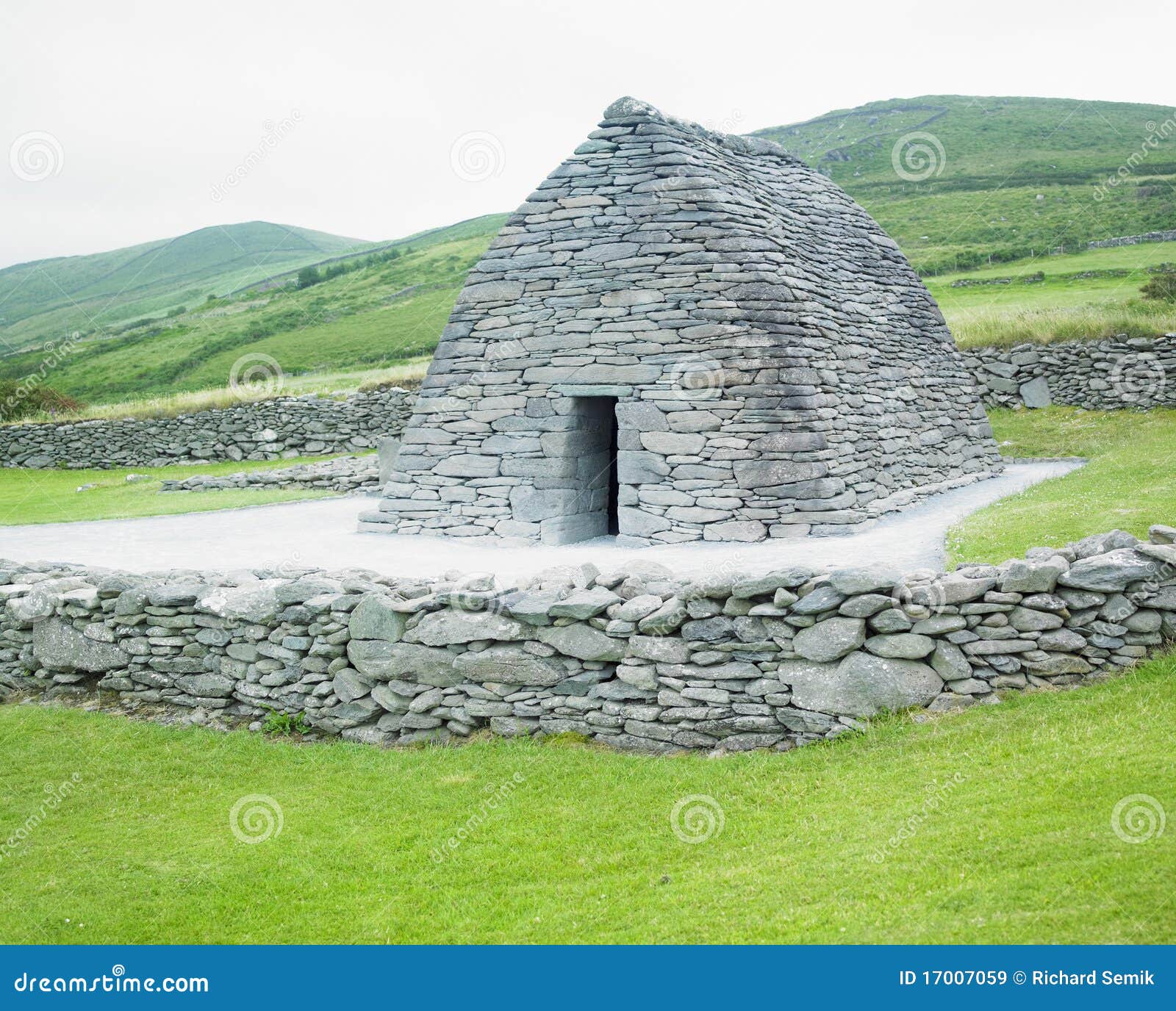 Gallarus Oratory stock image. Image of ireland, architecture - 17007059