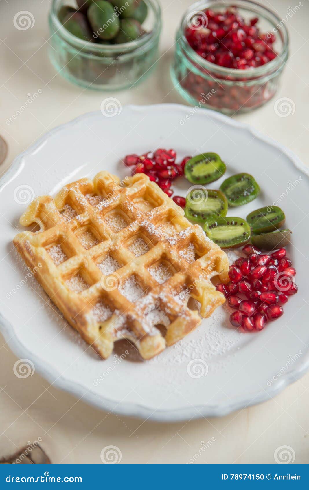 Galleta Con La Fruta Fresca Foto de archivo - Imagen de postre ...