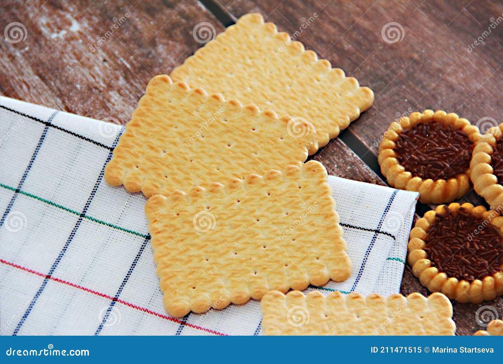 Galleta Cuadrada Salada Y Galletas Dulces Imagen de archivo - Imagen de ...