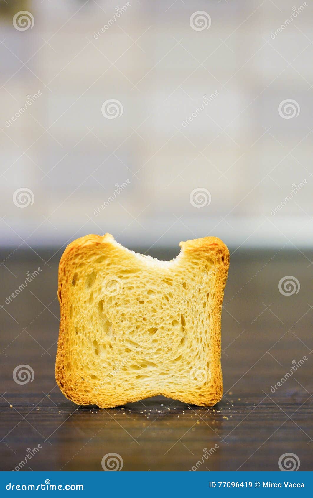 Galleta mordida imagen de archivo. Imagen de esquina - 77096419