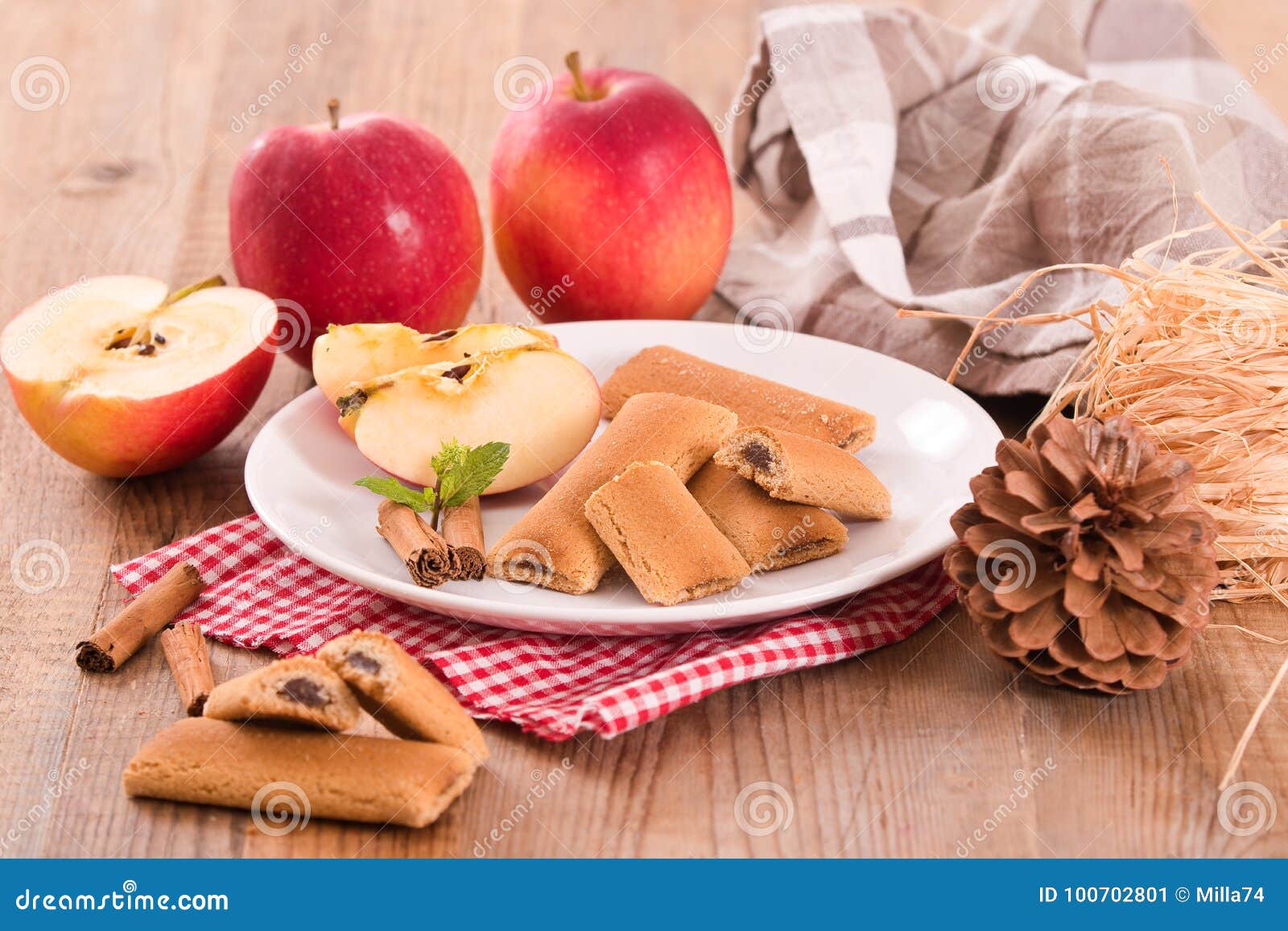 Galletas Con El Relleno De La Fruta Imagen de archivo - Imagen de ...