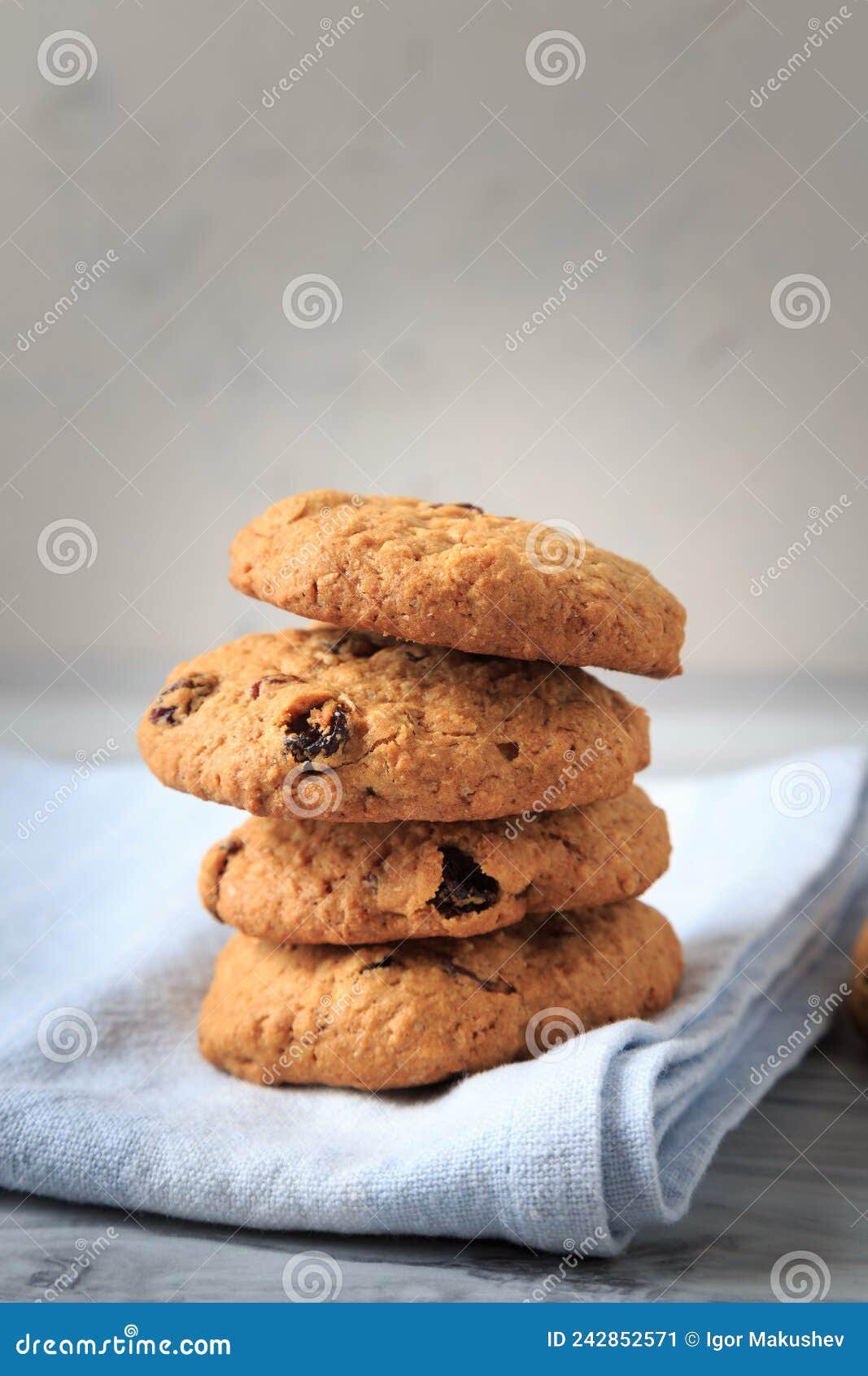 Galletas De Avena Con Uva De Pasas, Coco Y Canela Imagen de archivo ...
