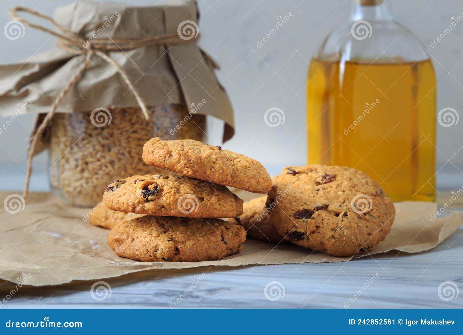 Galletas De Avena Con Uva De Pasas, Coco Y Canela Imagen de archivo ...