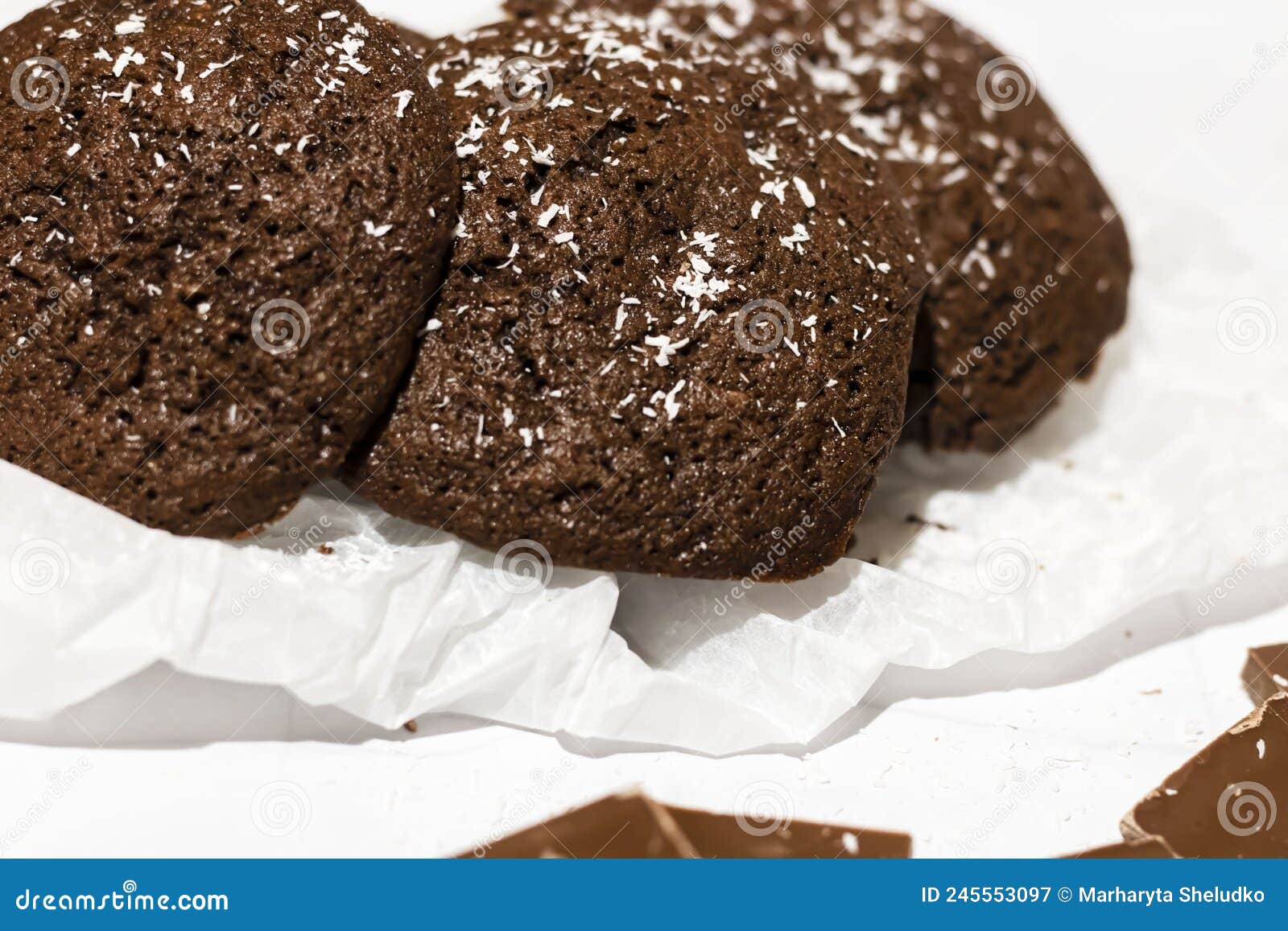 Galletas De Chocolate Con Coco. Imagen de archivo - Imagen de viruta ...