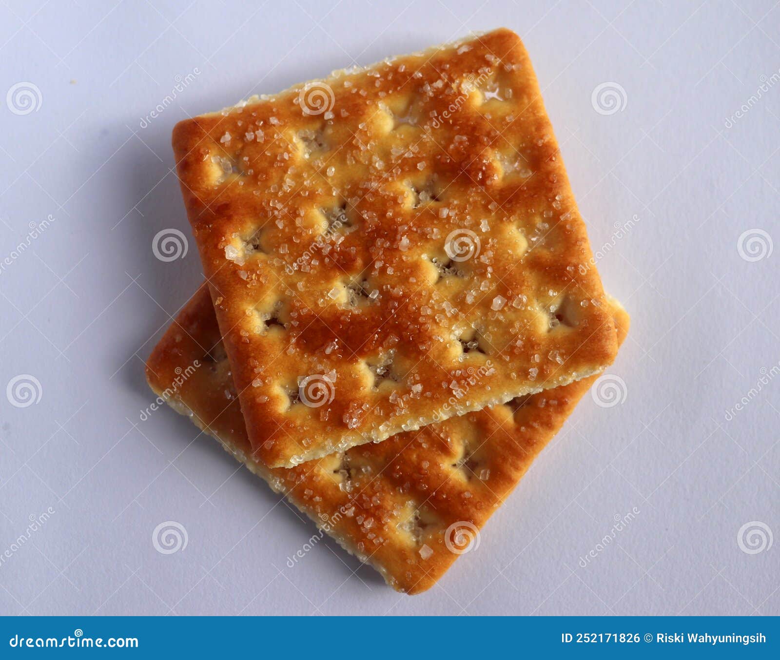 Galletas De Mantequilla Con Forma Cuadrada Sobre Fondo Blanco Foto de ...