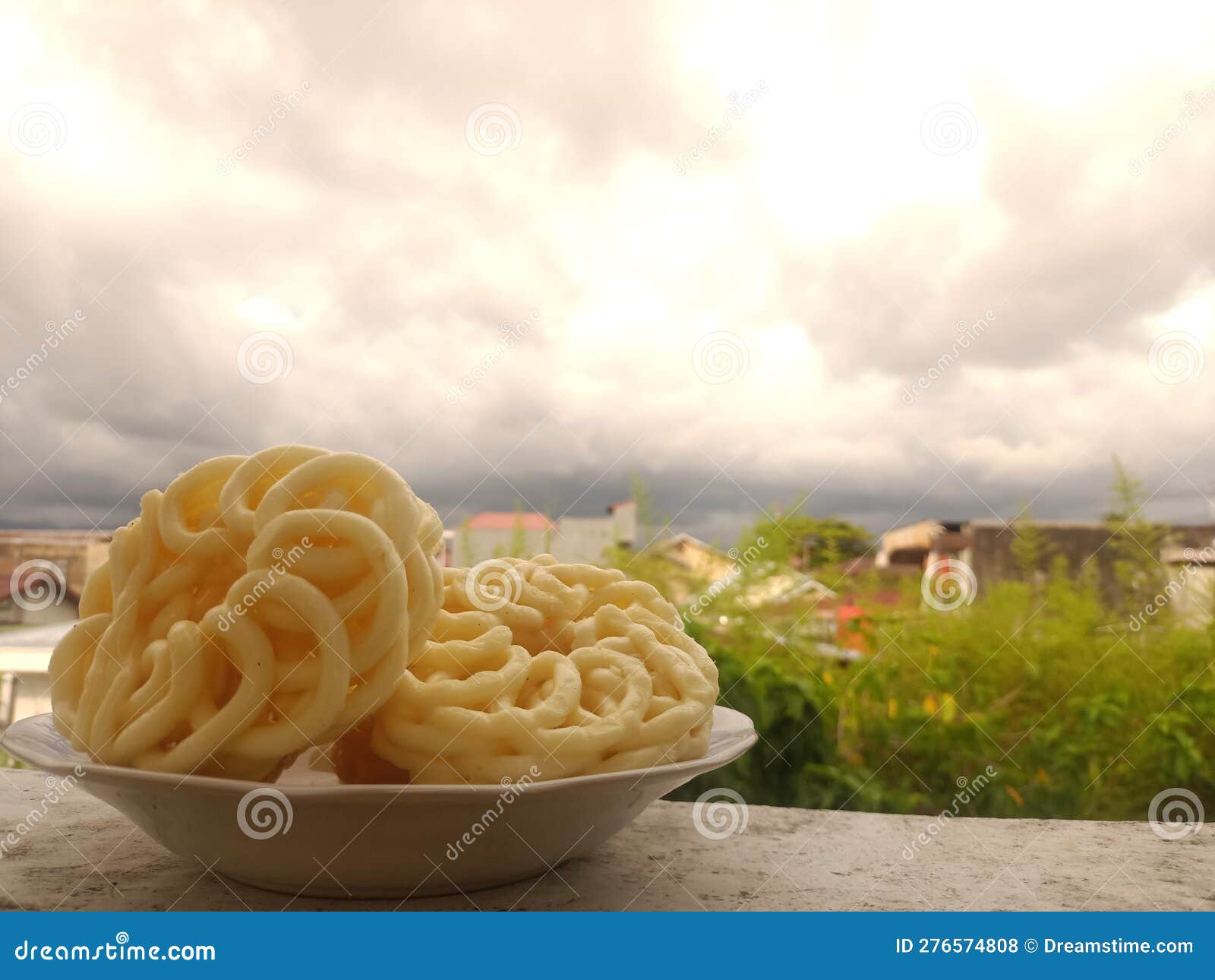 Galletas Doradas Con Puesta De Sol Foto de archivo - Imagen de galletas ...