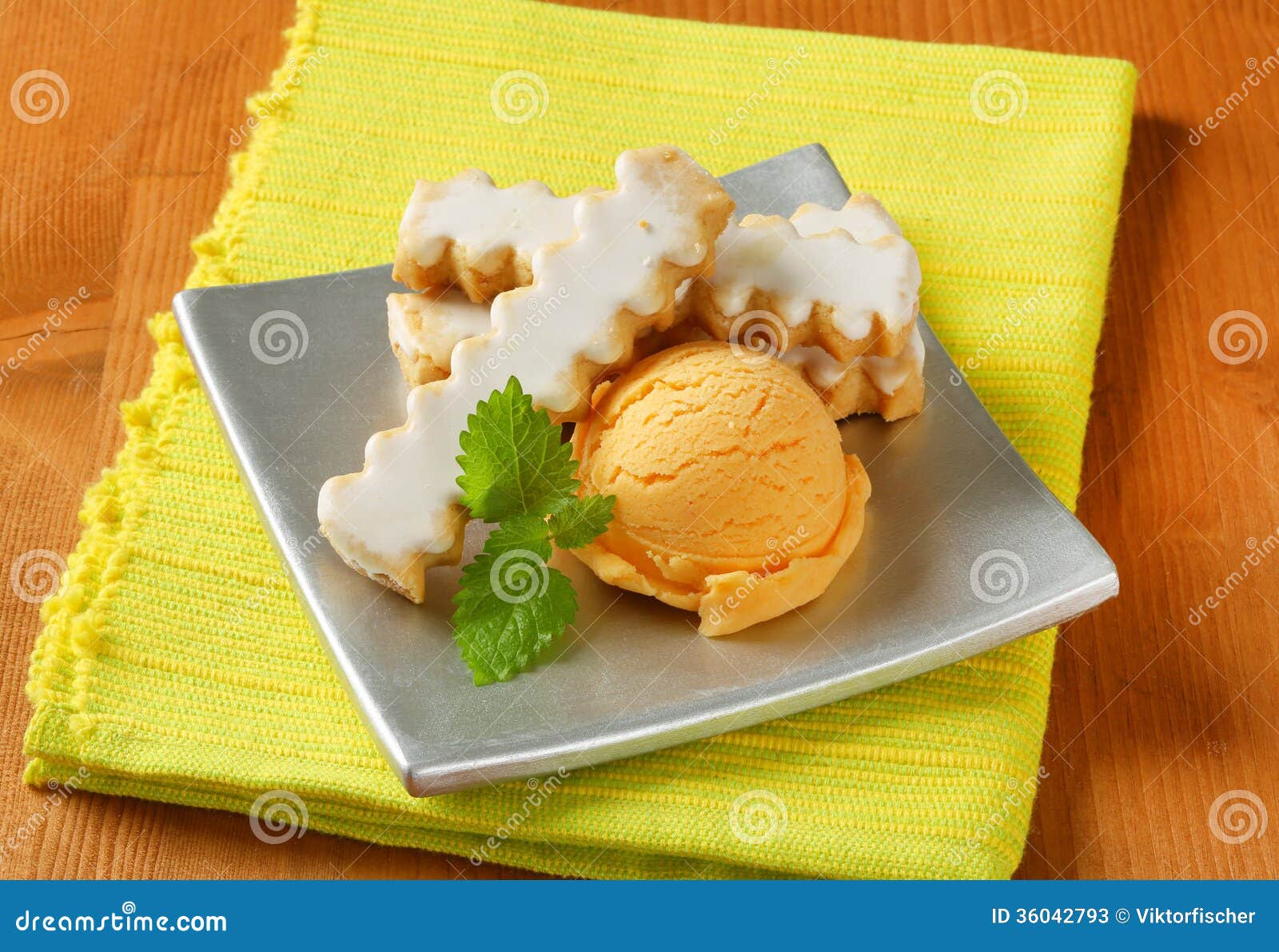 Galletas Esmaltadas Con Helado Imagen de archivo - Imagen de primer ...