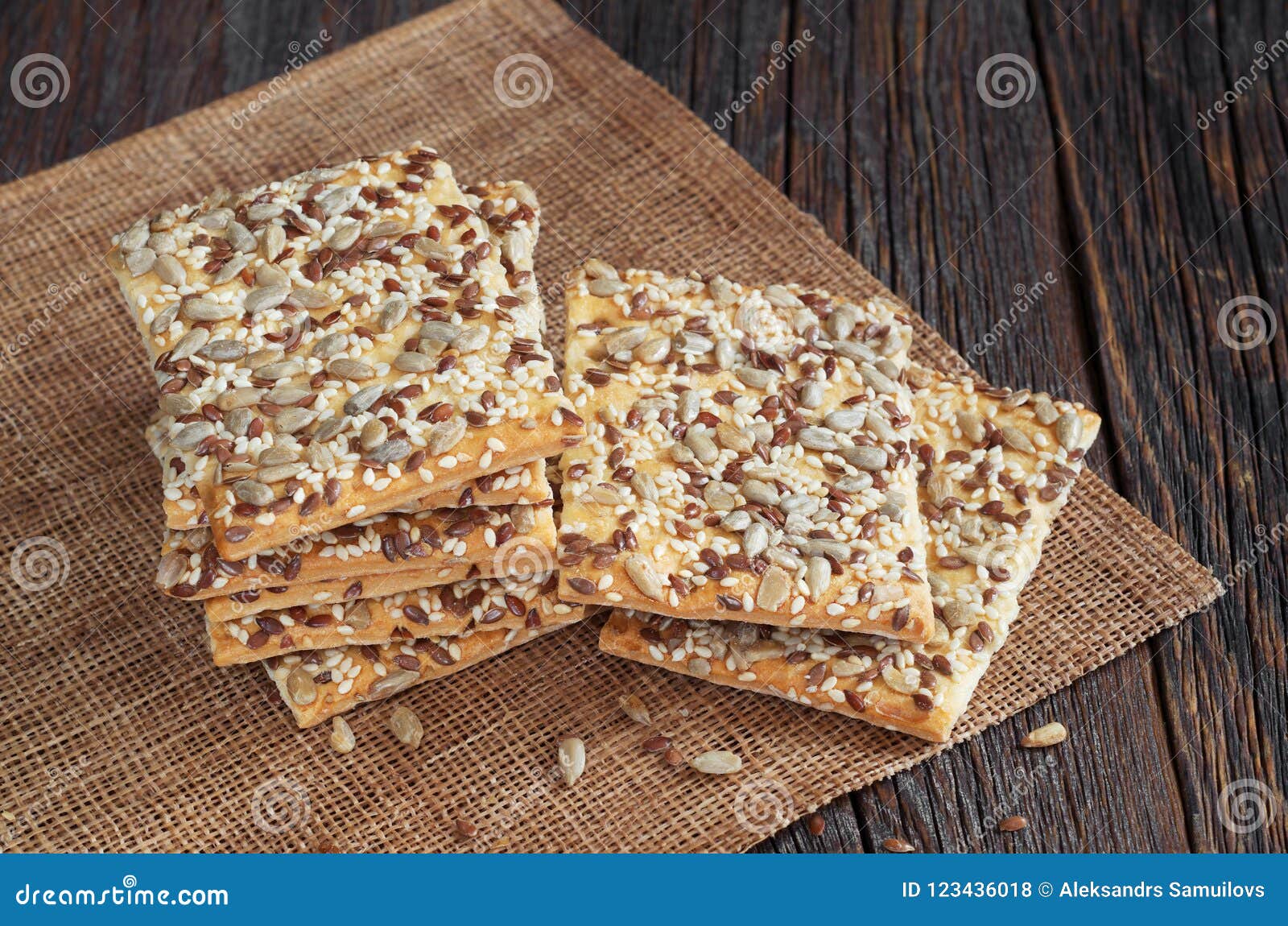 Galletas Rectangulares Con Las Semillas Foto de archivo - Imagen de ...