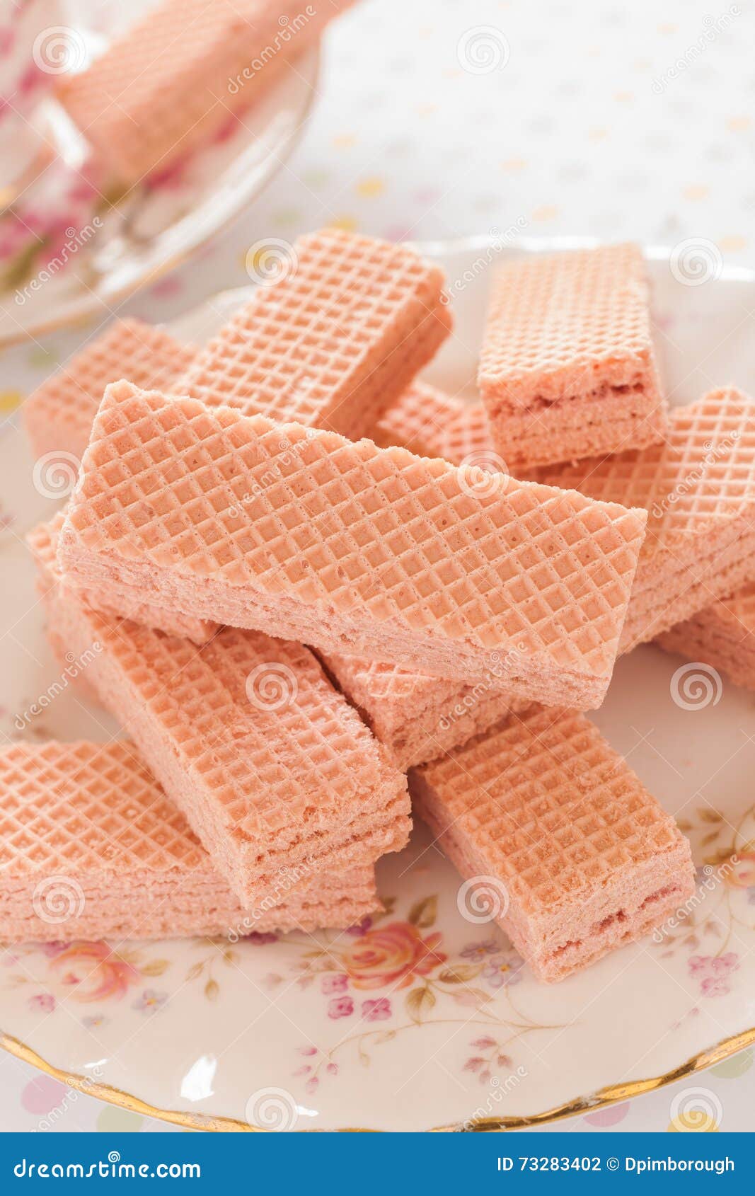 Galletas Rosadas De La Oblea Foto de archivo - Imagen de placa ...