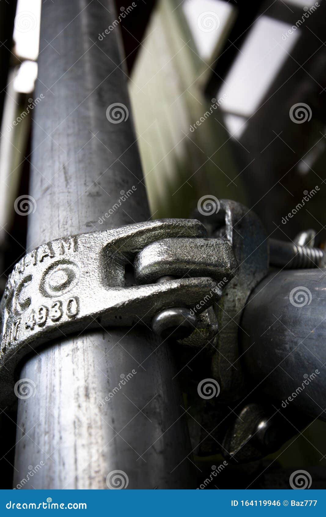 Scaffold pole connection editorial photo. Image of clamp - 164119946