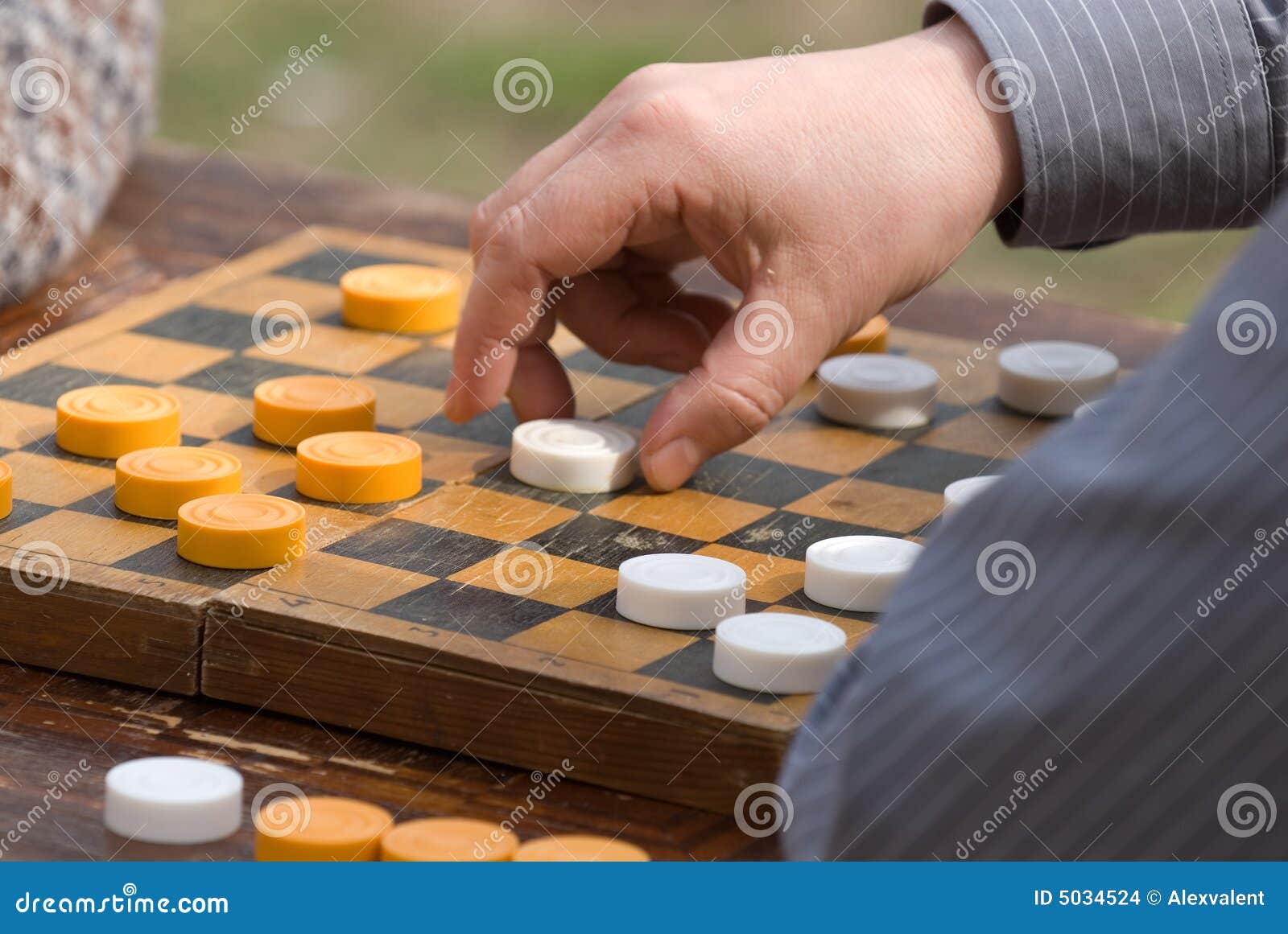 Game in checkers stock photo. Image of hand, black, smart - 5034524