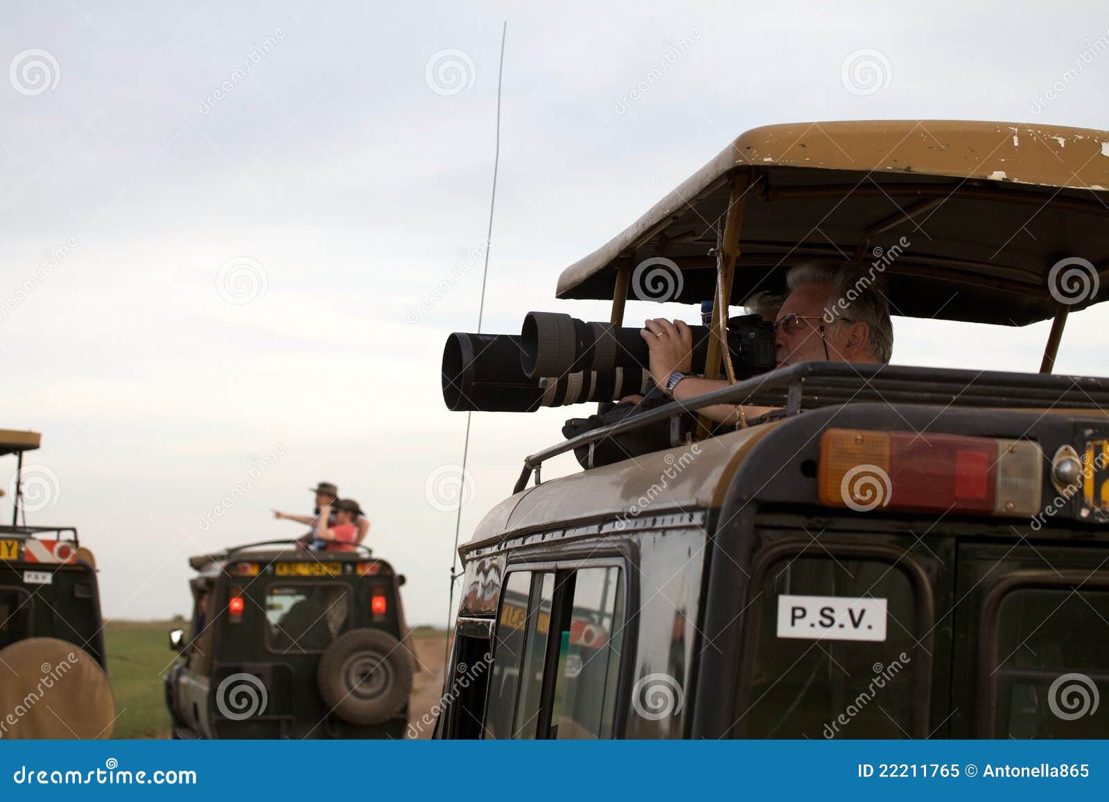 Game Viewing Vehicle and Wildlife Photographer Editorial Image - Image ...