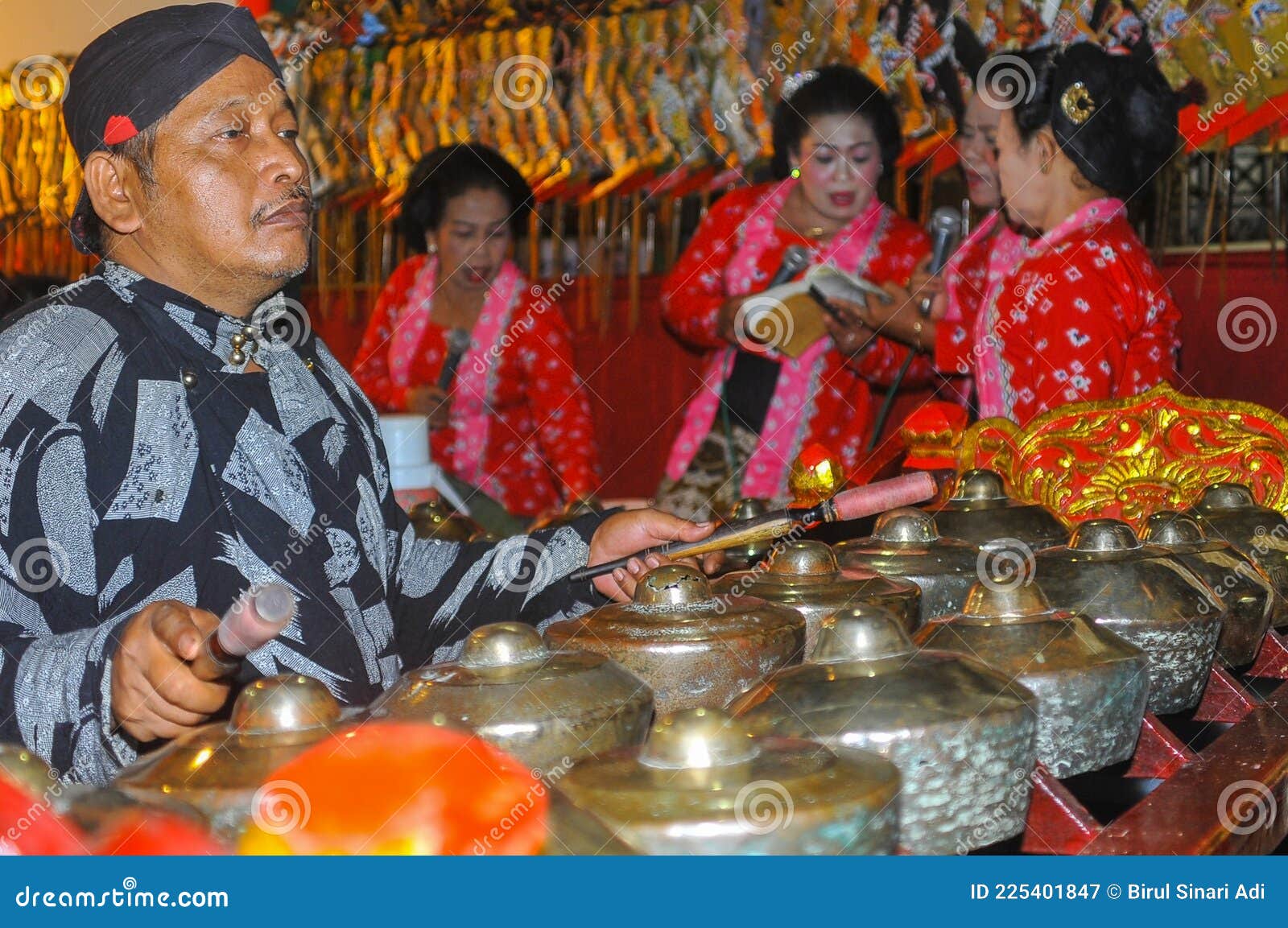 A Gamelan Musician editorial photography. Image of yogyakarta - 225401847
