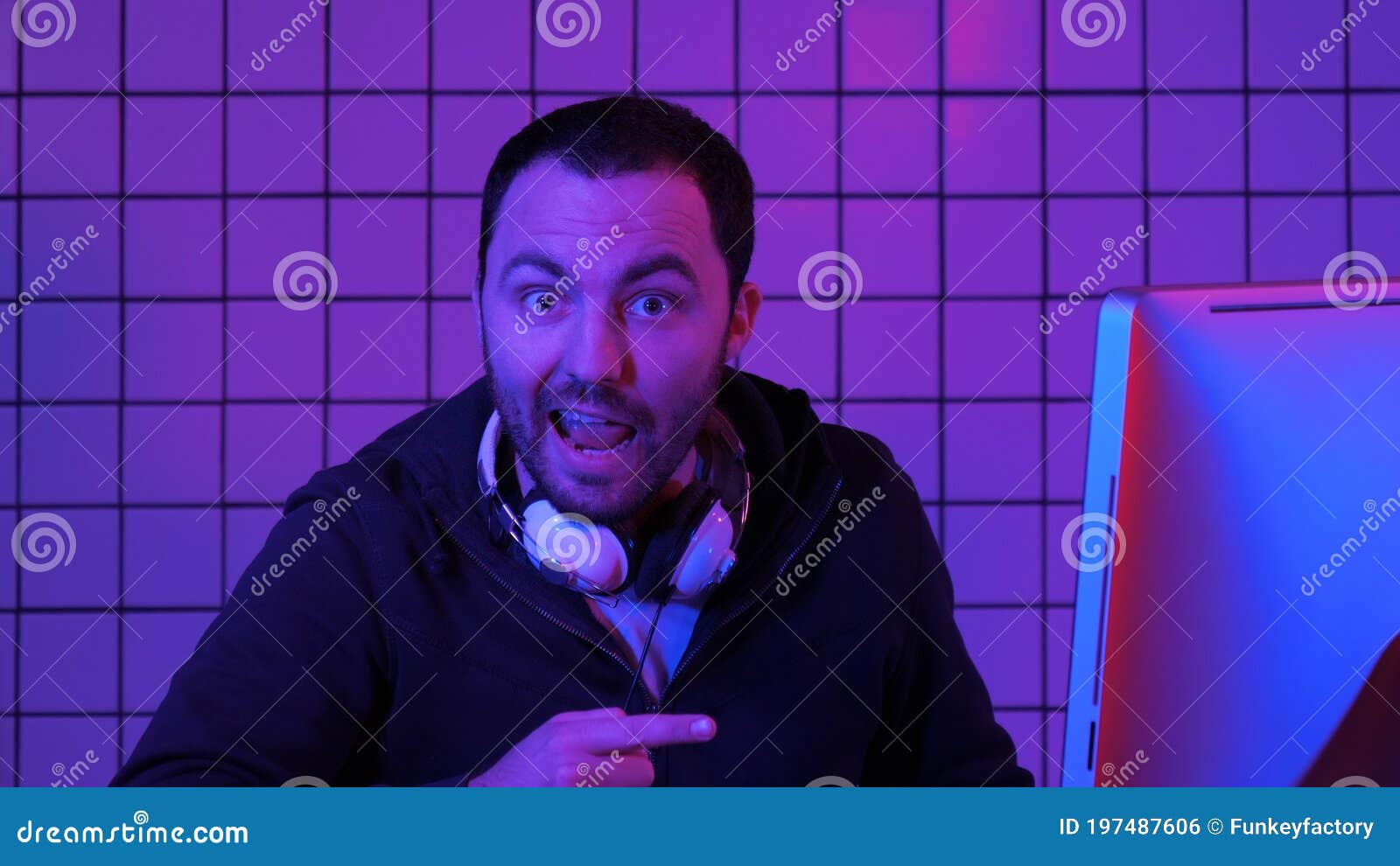 Gamer, Hacker, Programmer Talking about the Best Software, Game, Stock ...