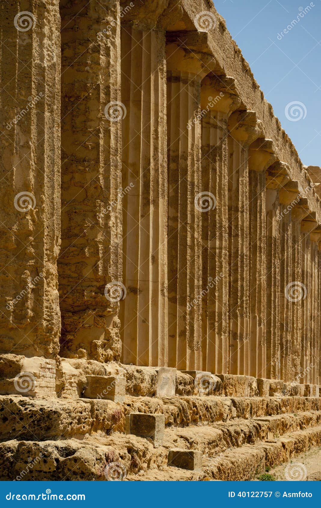 Gamla grekiska kolonner fotografering för bildbyråer. Bild av klassiskt ...