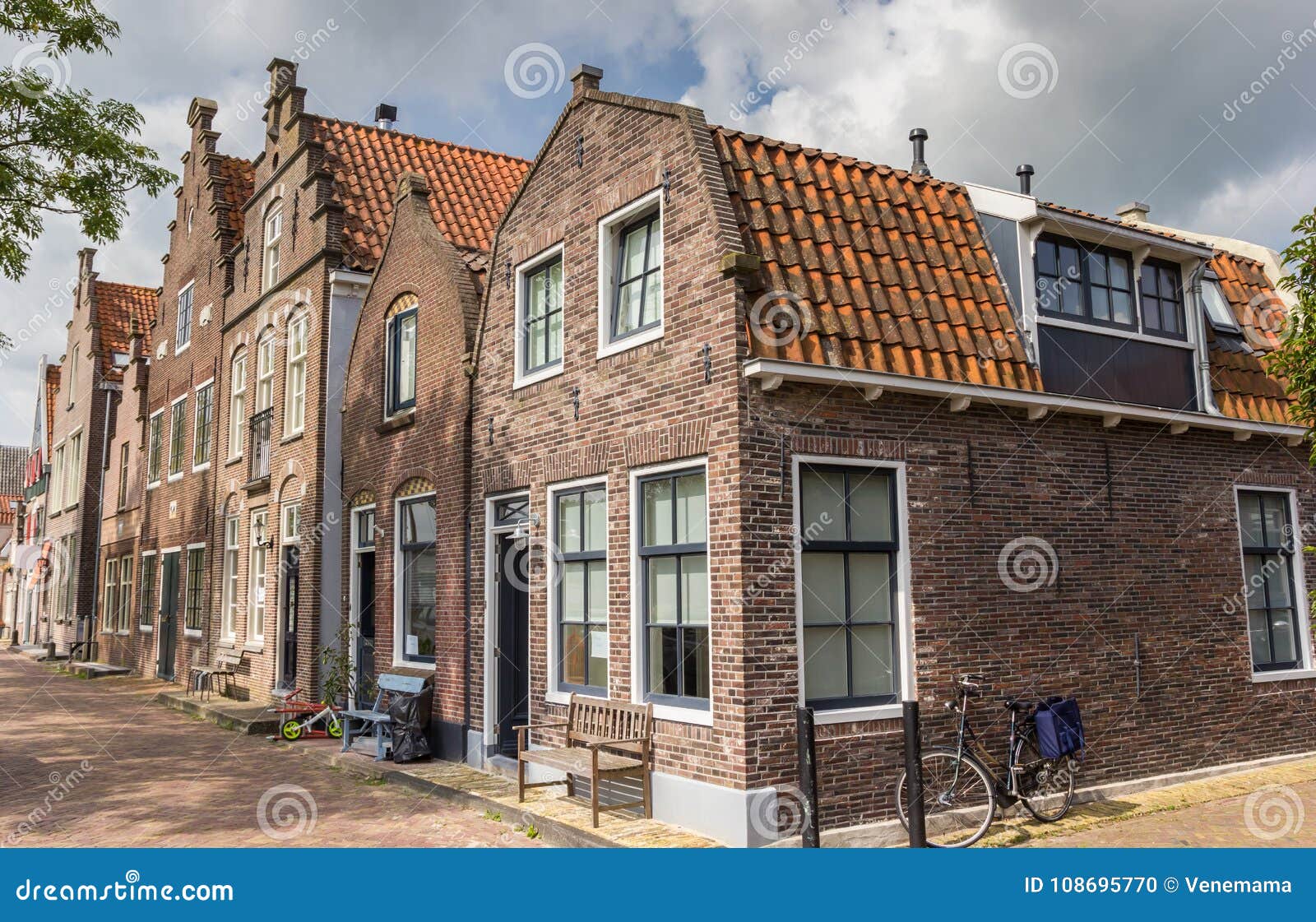 Gamla Hus I Den Historiska Mitten Av Edamer Arkivfoto - Bild av ...