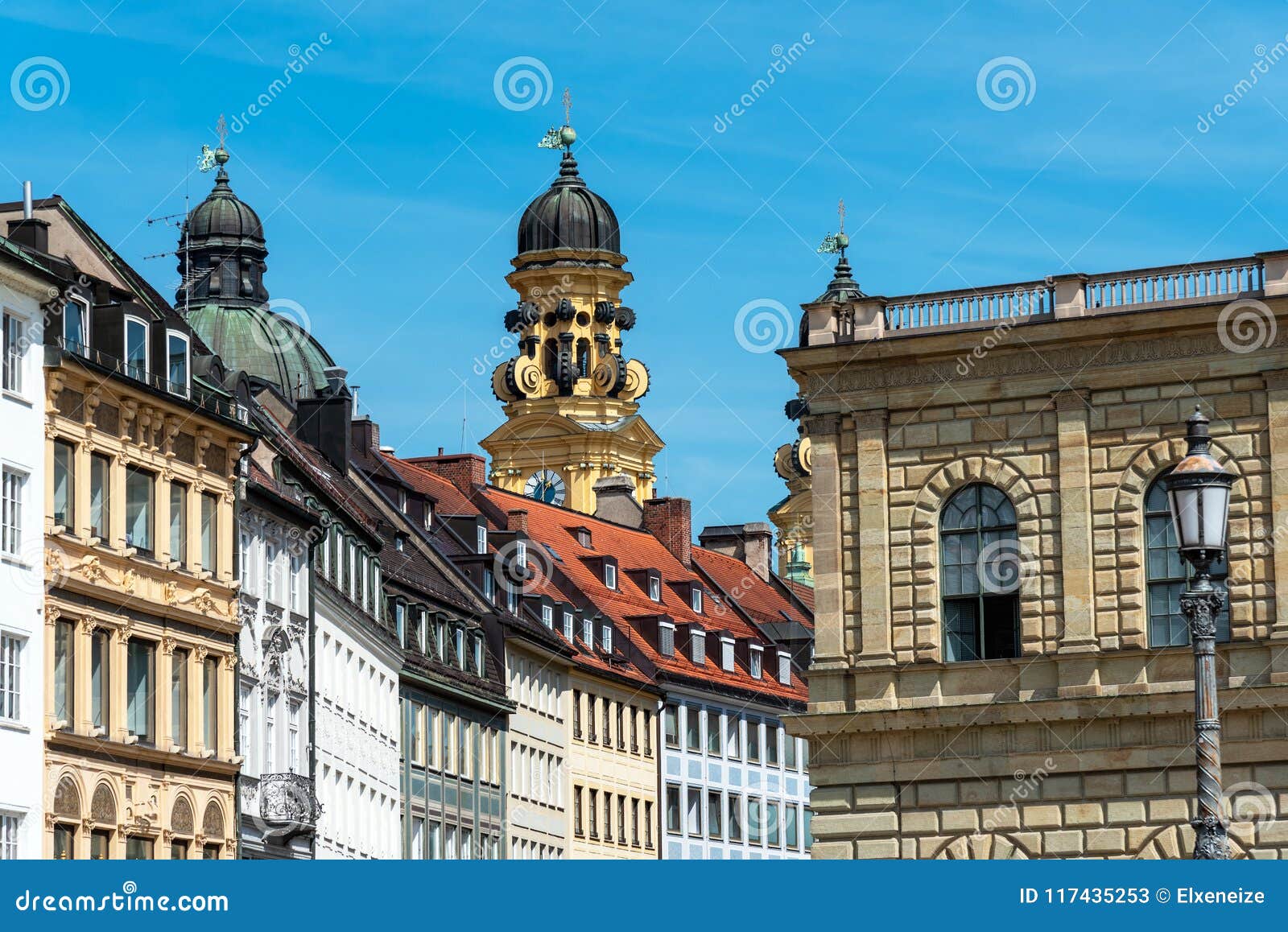 Gamla Hus I I Stadens Centrum Munich Fotografering för Bildbyråer ...