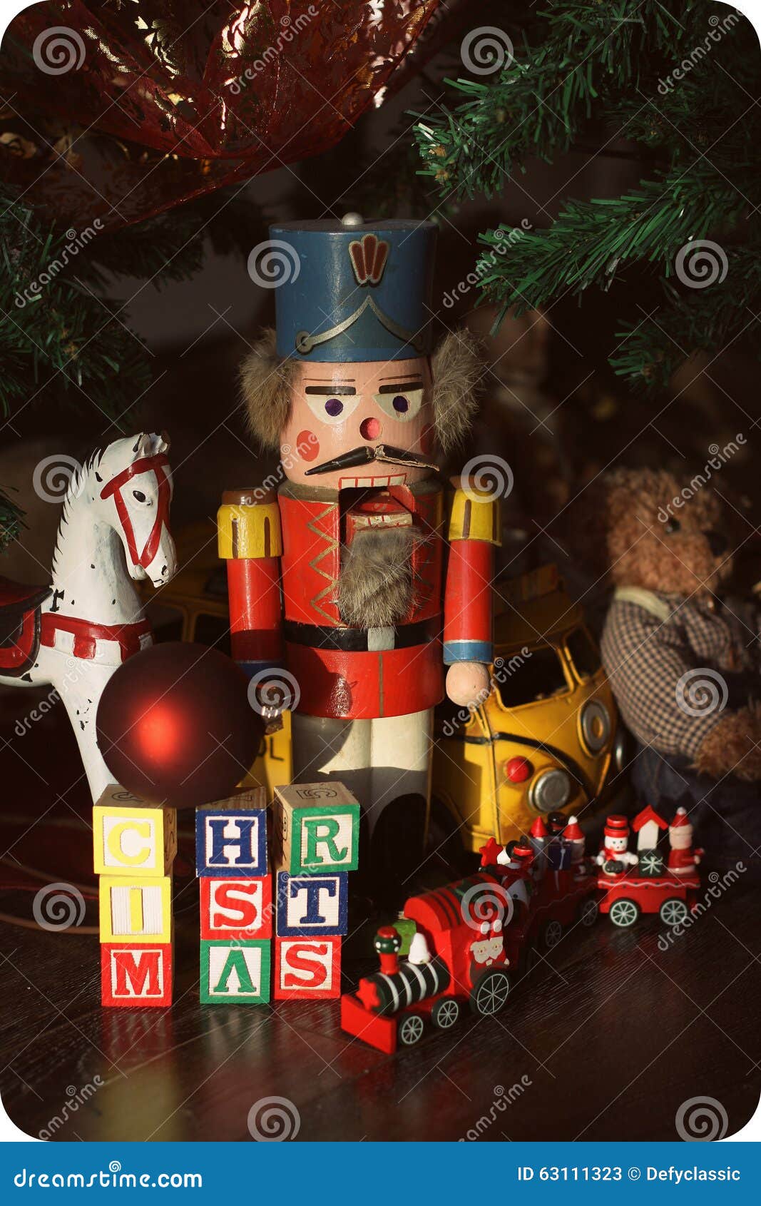 Gamla leksaker för jul fotografering för bildbyråer. Bild av ögonblick ...