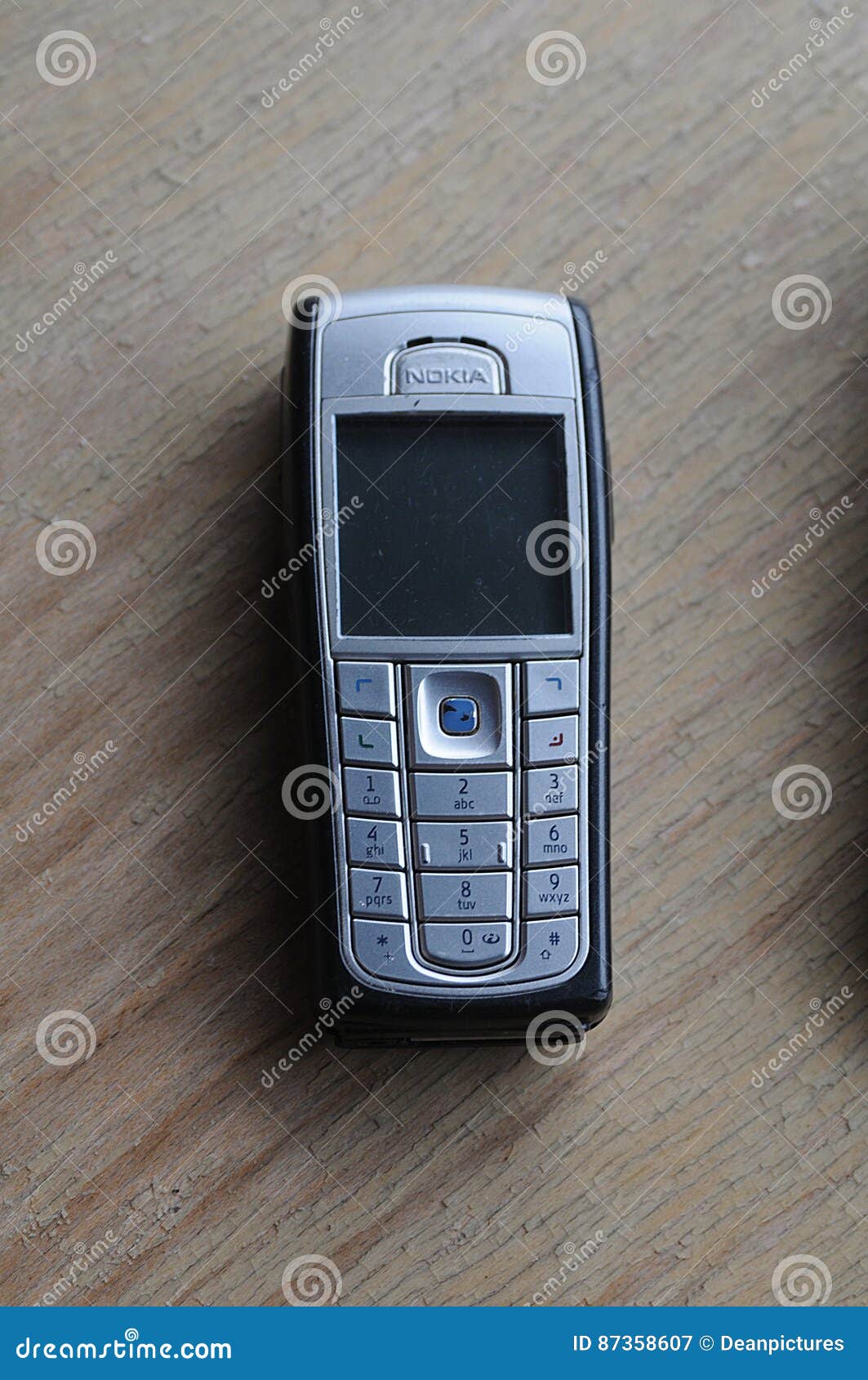 Gamla nokia telefoner redaktionell arkivbild. Bild av ledare - 87358607