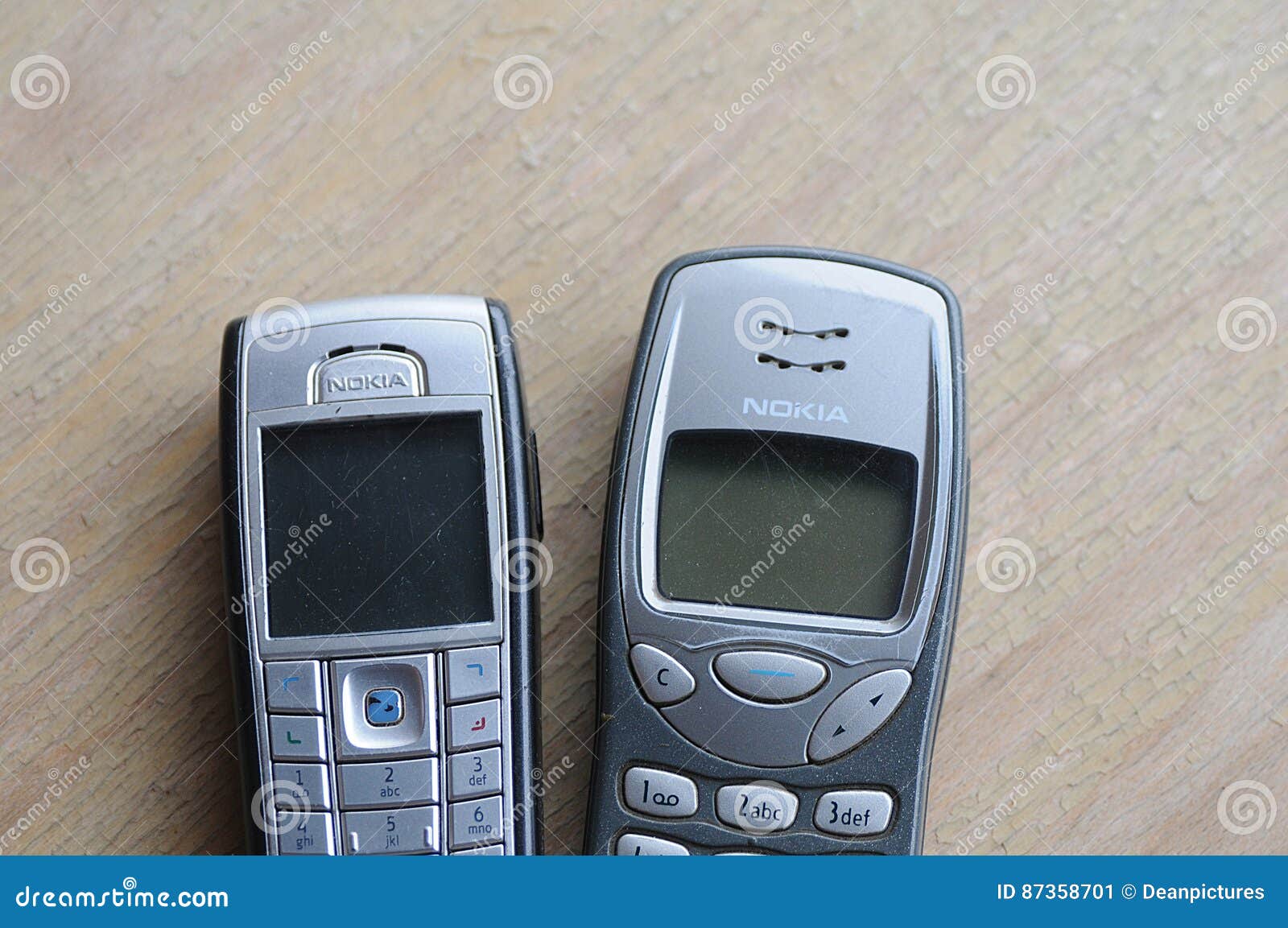 Gamla nokia telefoner redaktionell bild. Bild av nyheterna - 87358701