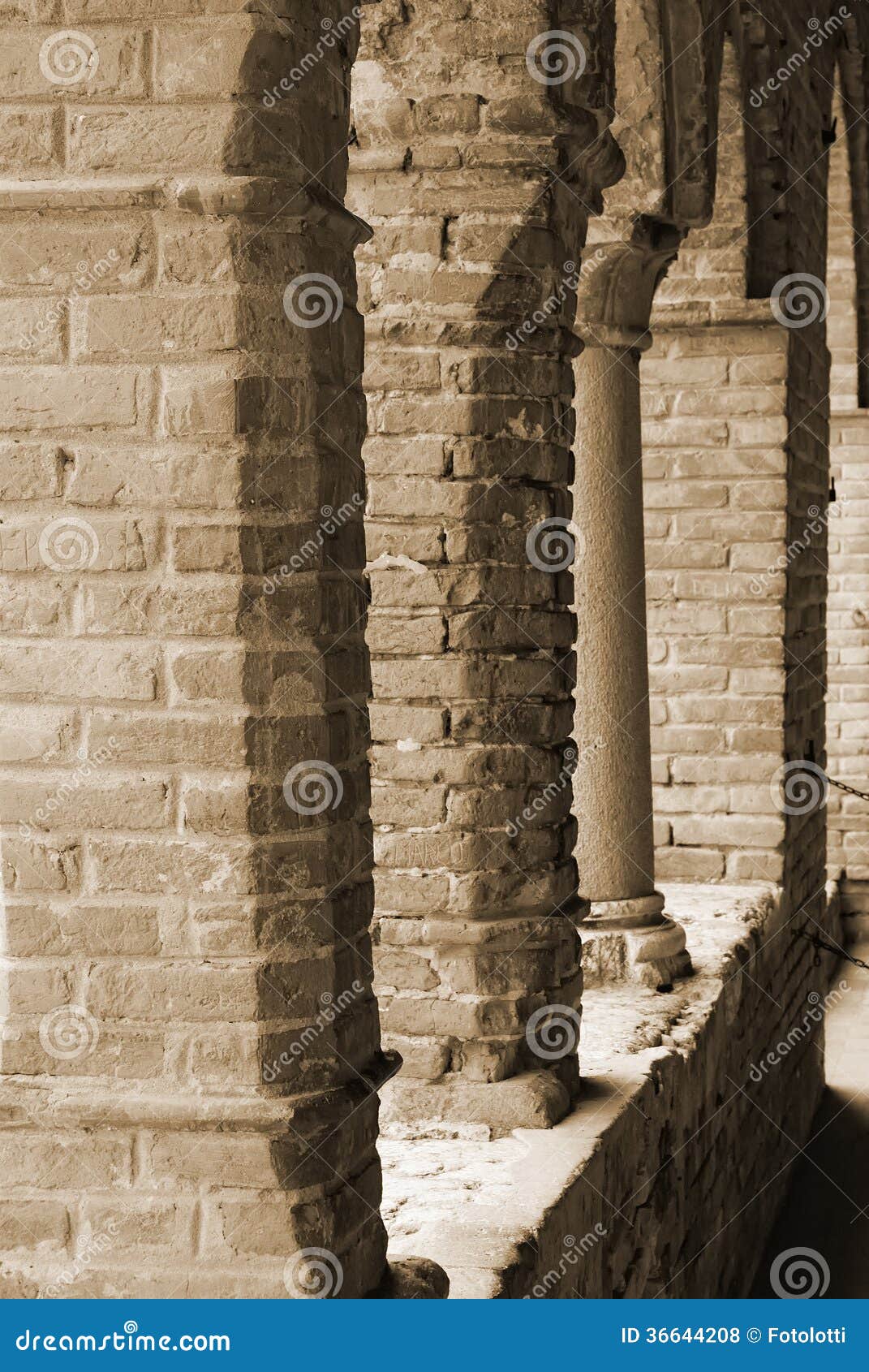 Gammal pelare arkivfoto. Bild av tappning, konstruktion - 36644208