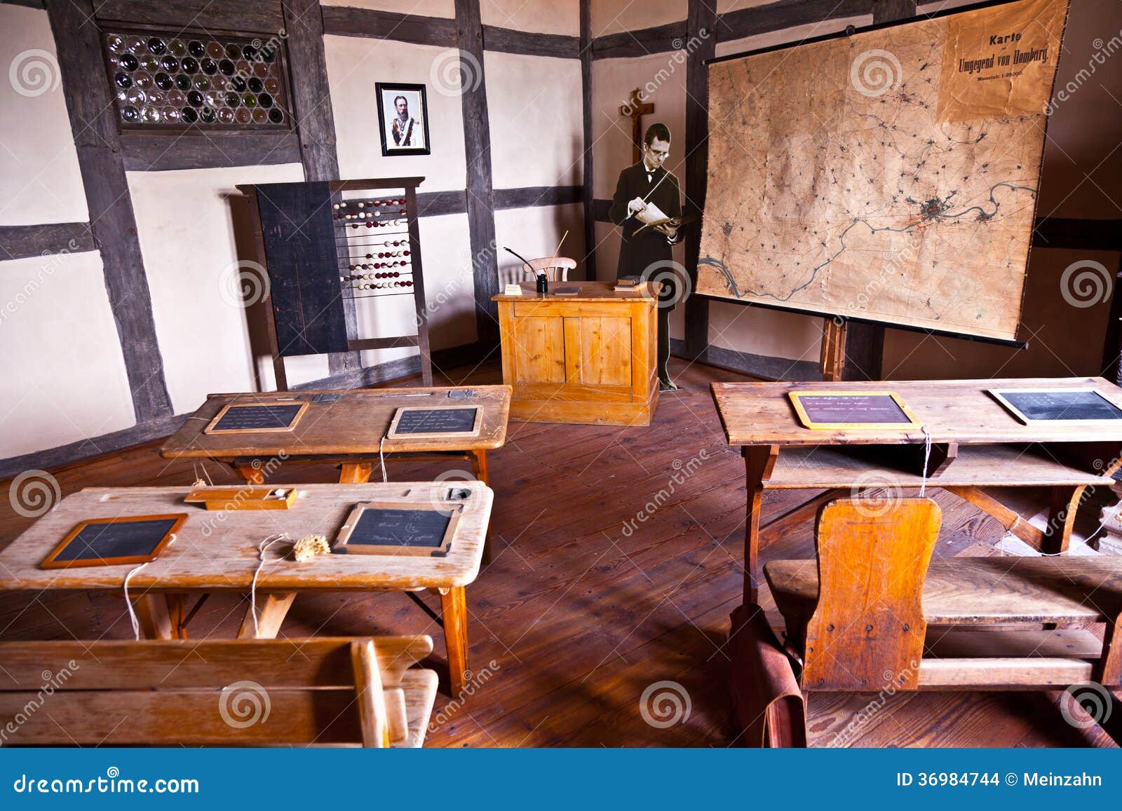 Gammalt klassrum redaktionell fotografering för bildbyråer. Bild av ...
