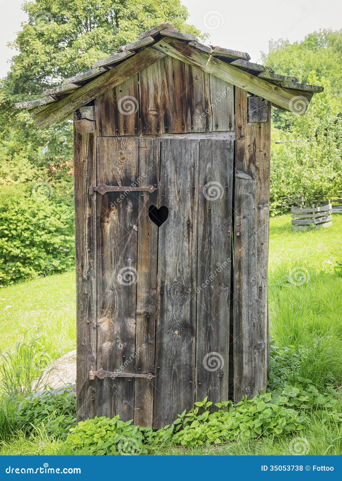 Gammalt uthus arkivfoto. Bild av dörr, framdel, hydda - 35053738