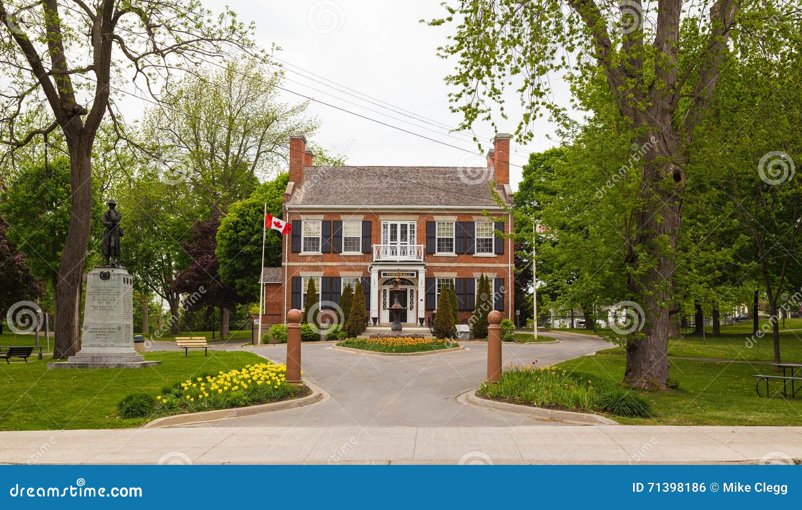Gananoque Town Hall editorial photo. Image of king, overcast - 71398186