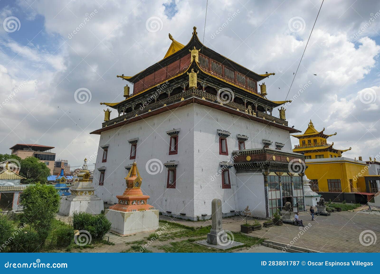 Gandantegchinlen Monastery in Ulaanbaatar, Mongolia Editorial ...