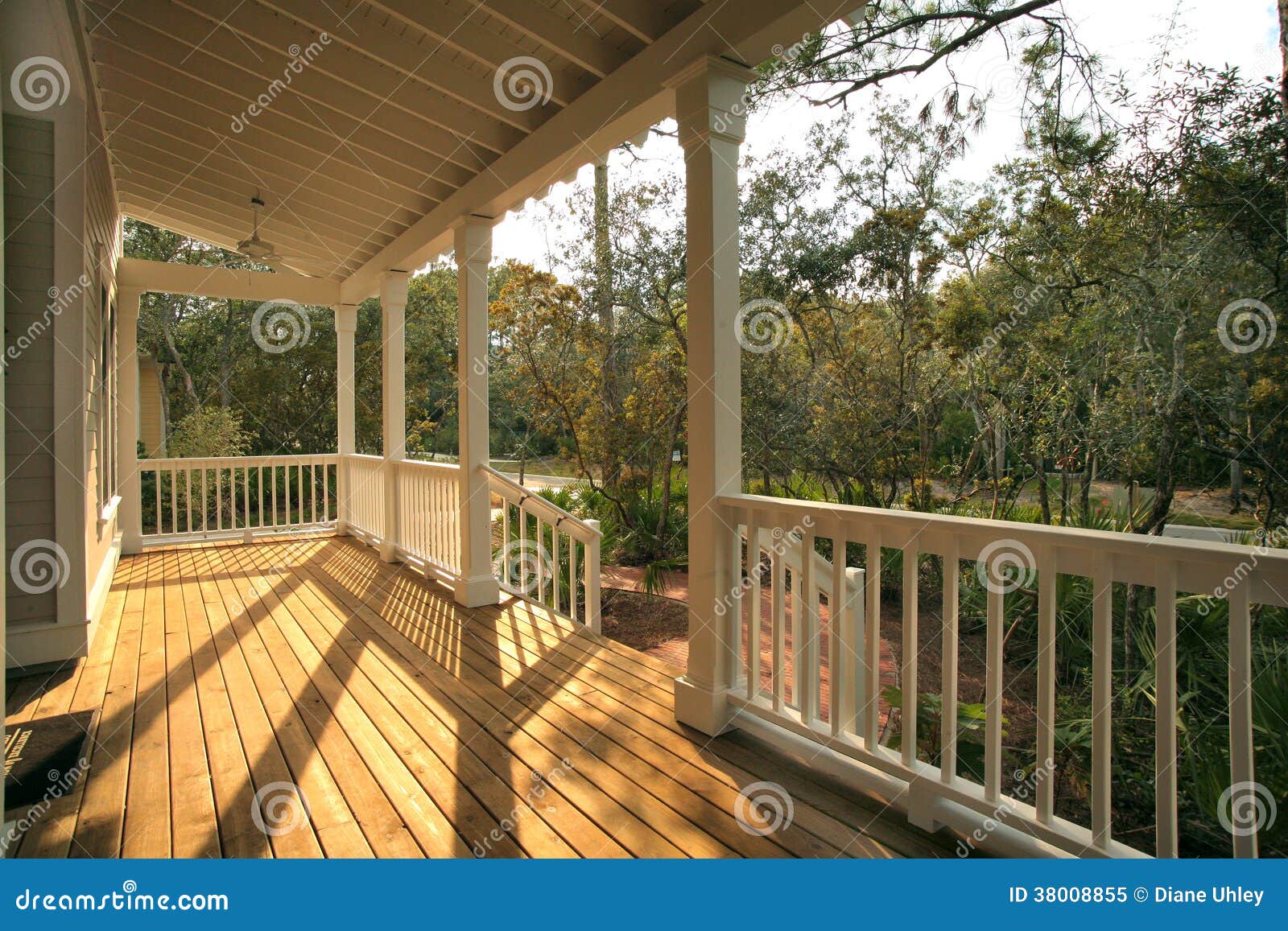 Ganek Frontowy obraz stock. Obraz złożonej z deska, relaksuje - 38008855