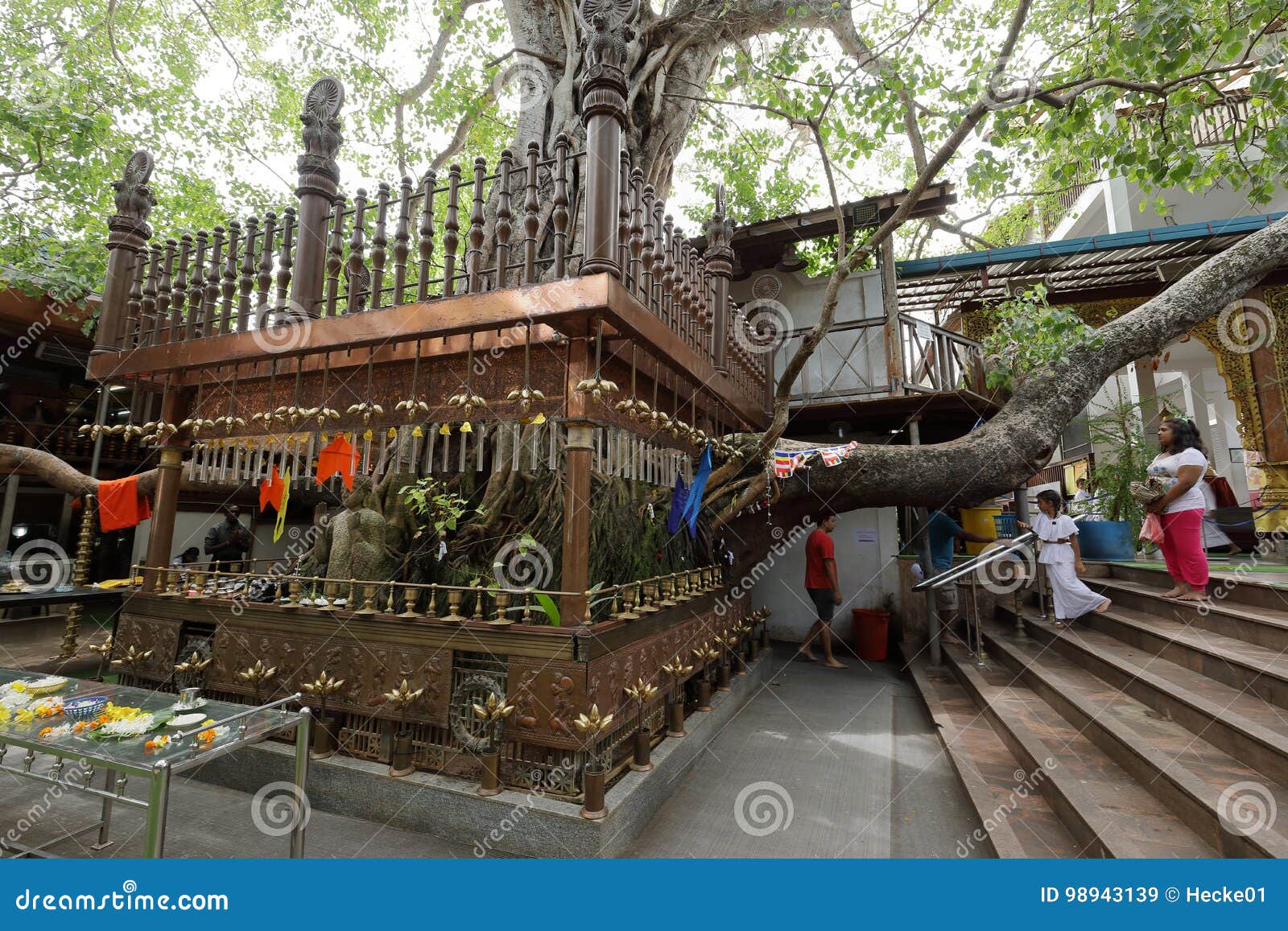 Gangaramaya Temple in Colombo Editorial Stock Image - Image of bodhi ...