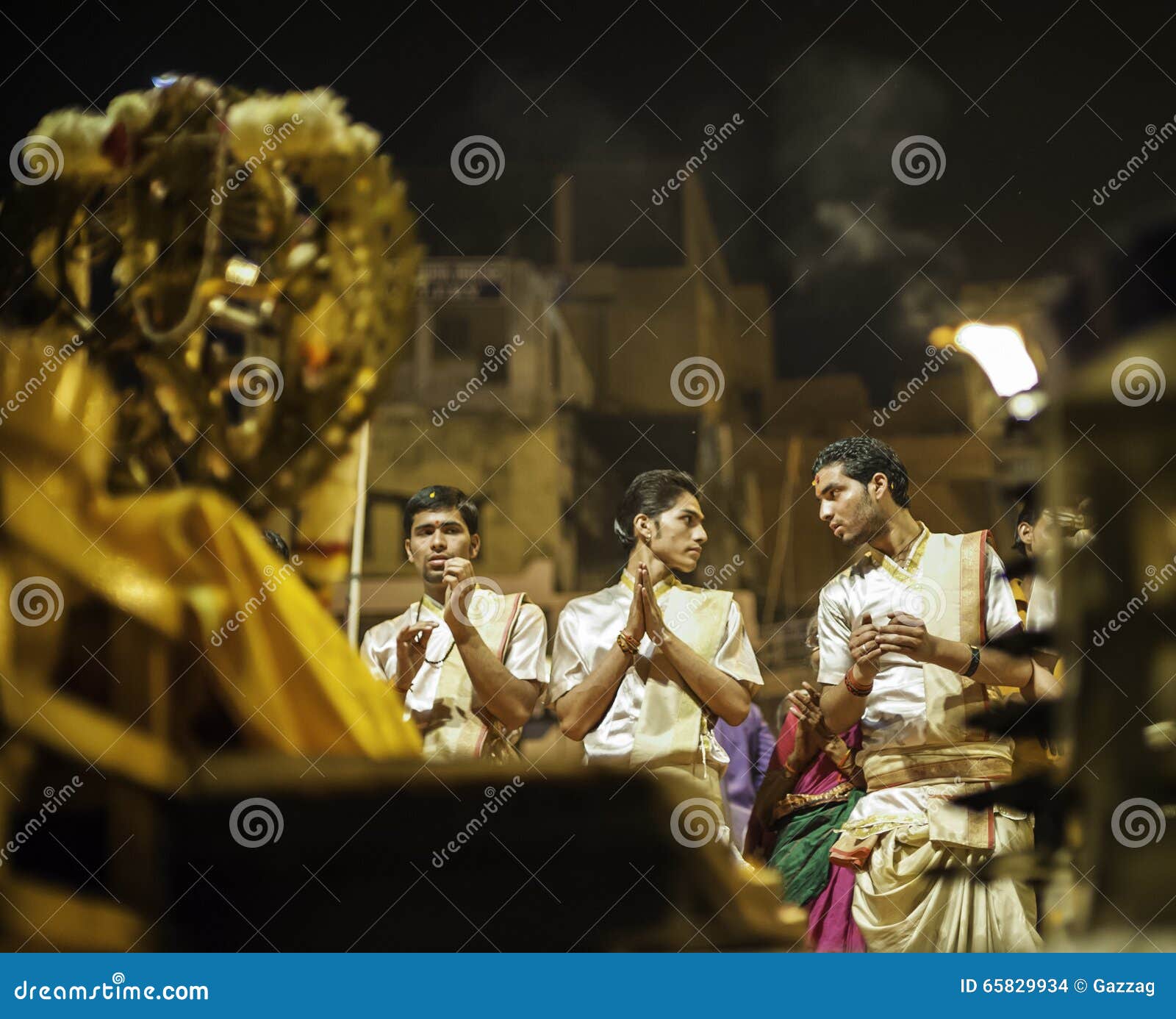 Ganges River Puja Ceremony, Varanasi India Editorial Stock Image ...