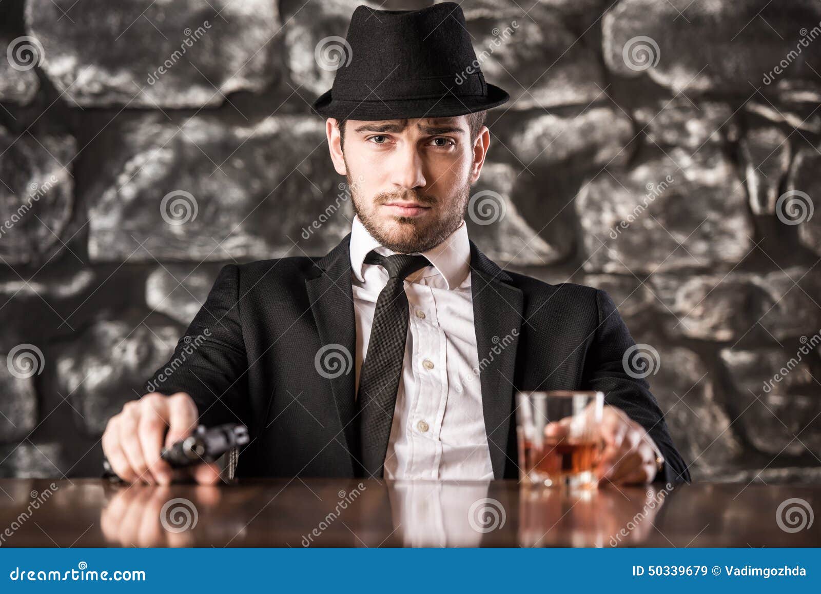 Gangster stockbild. Bild von dunkel, erwachsener, herrisch - 50339679