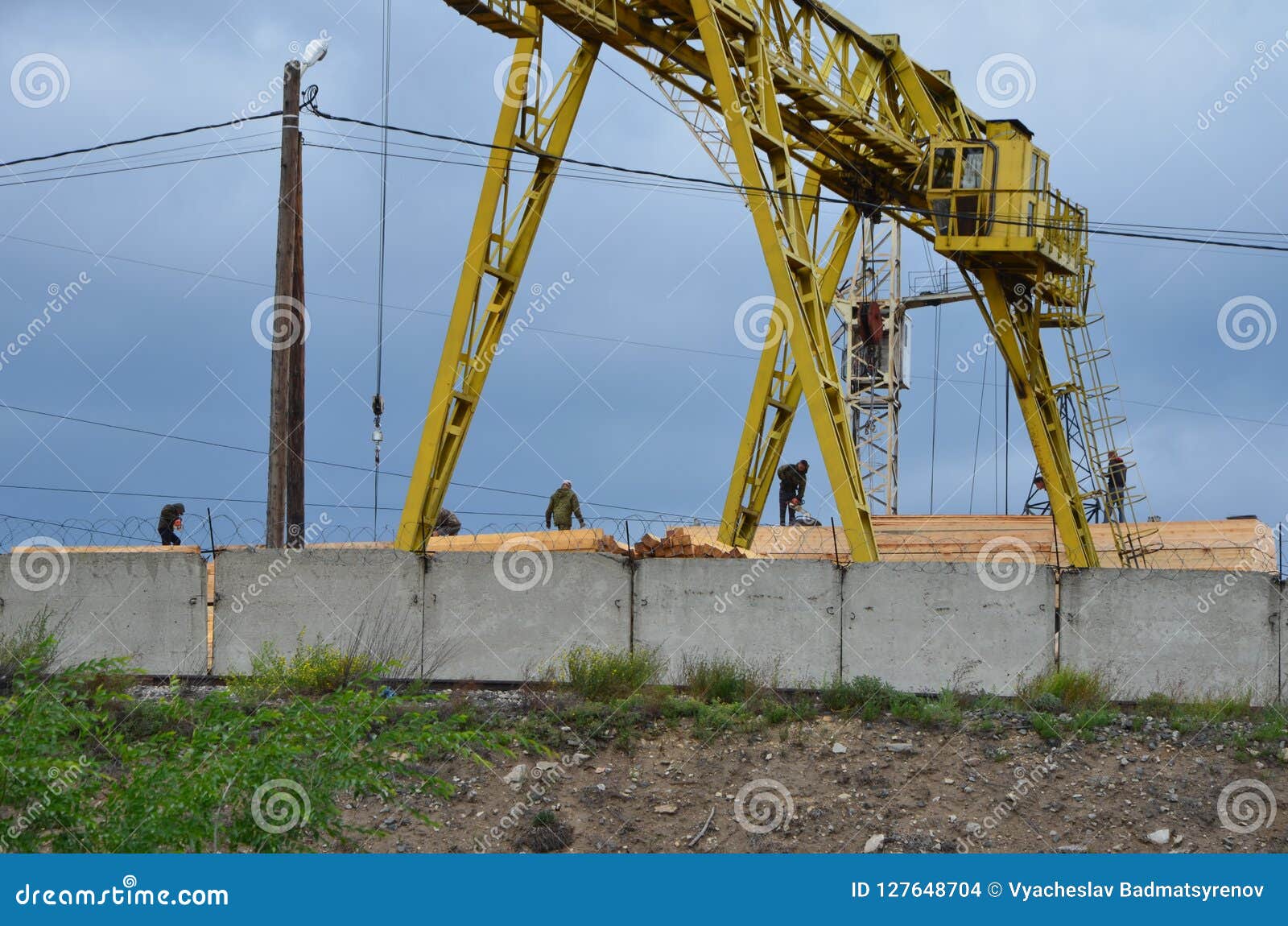 A Gantry Crane with Workers Stock Photo - Image of clouds, joint: 127648704