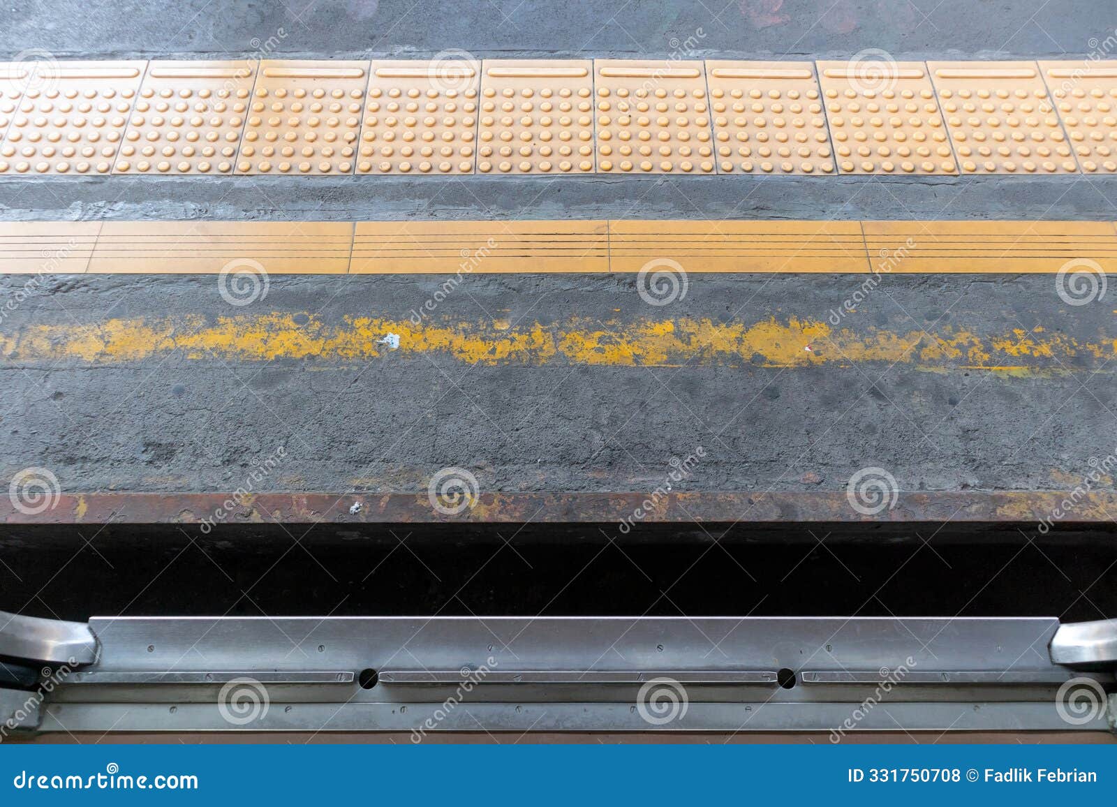 The Gap between the Carriage and the Train Platform at the Station with ...