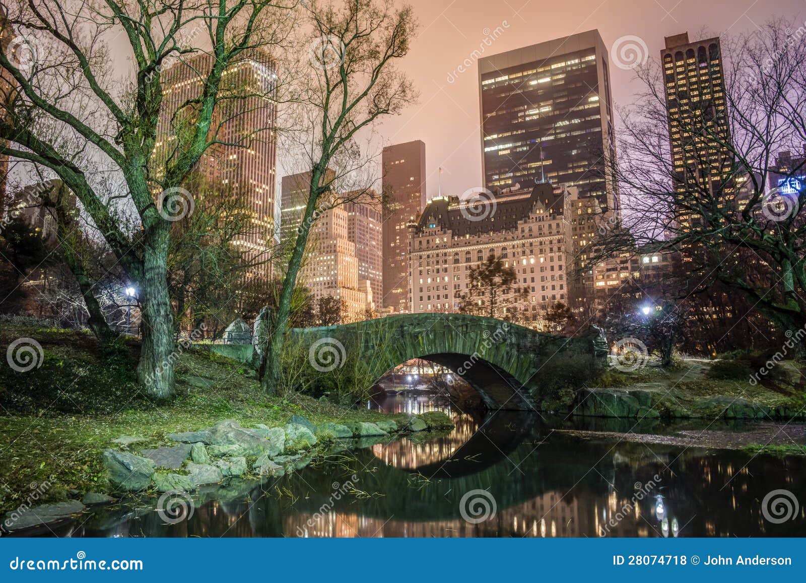 Gapstow Bridge at night stock photo. Image of building - 28074718
