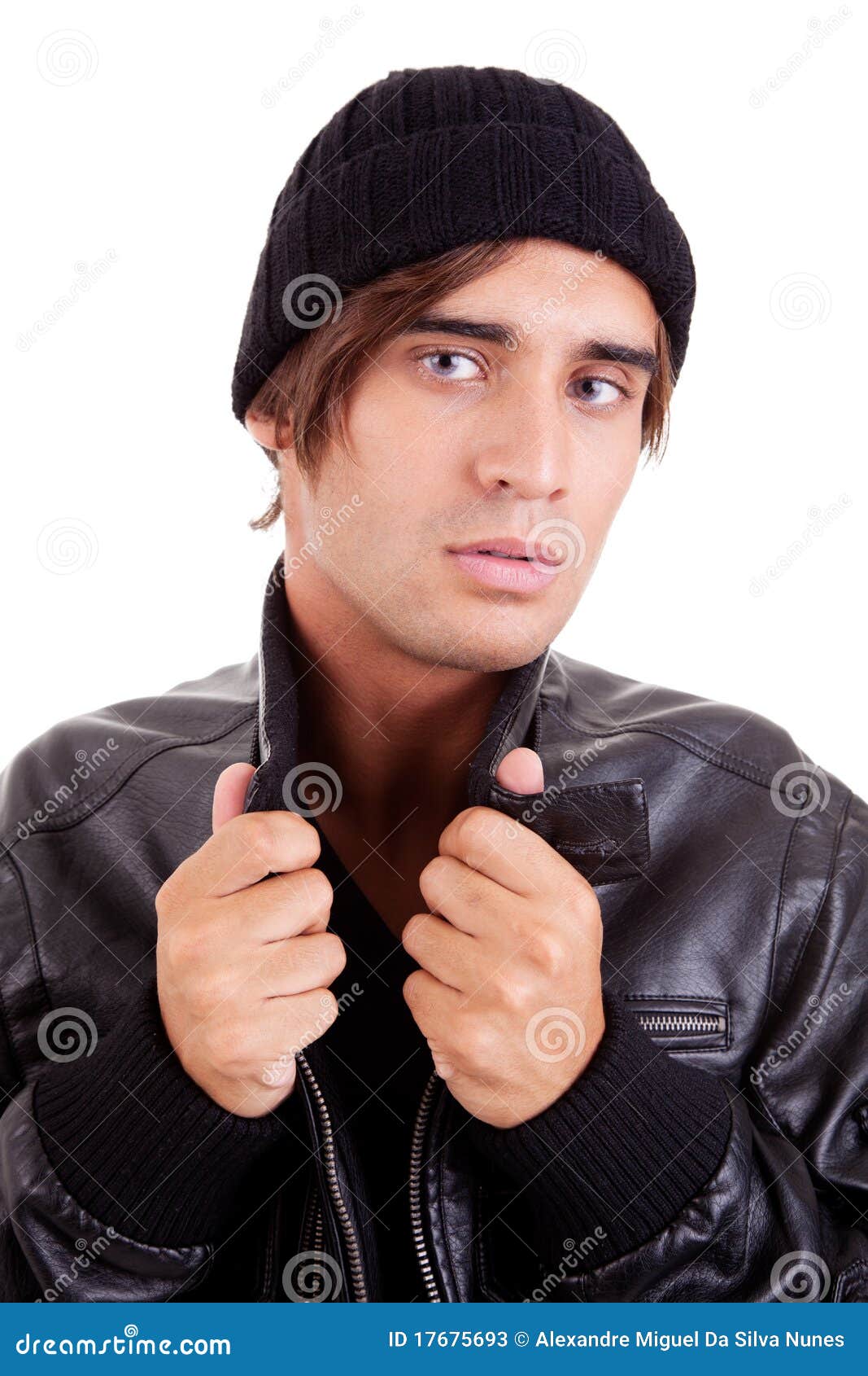 Garçon avec un capot noir image stock. Image du capot - 17675693