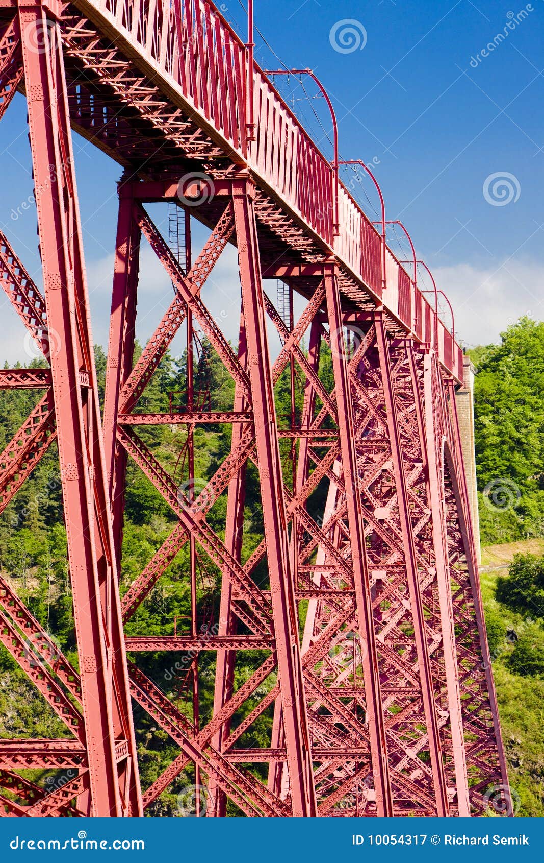 Garabit Viaduct stock image. Image of cantal, travelling - 10054317