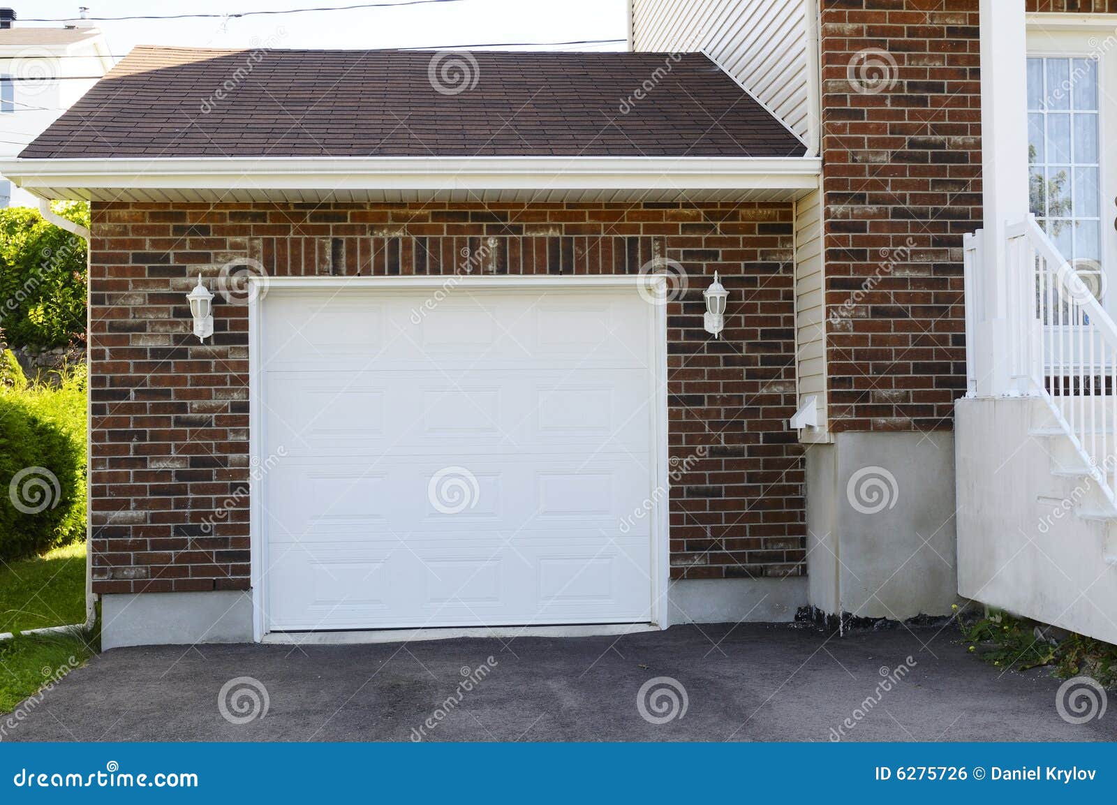Garage foto de archivo. Imagen de casa, entrada, america - 6275726