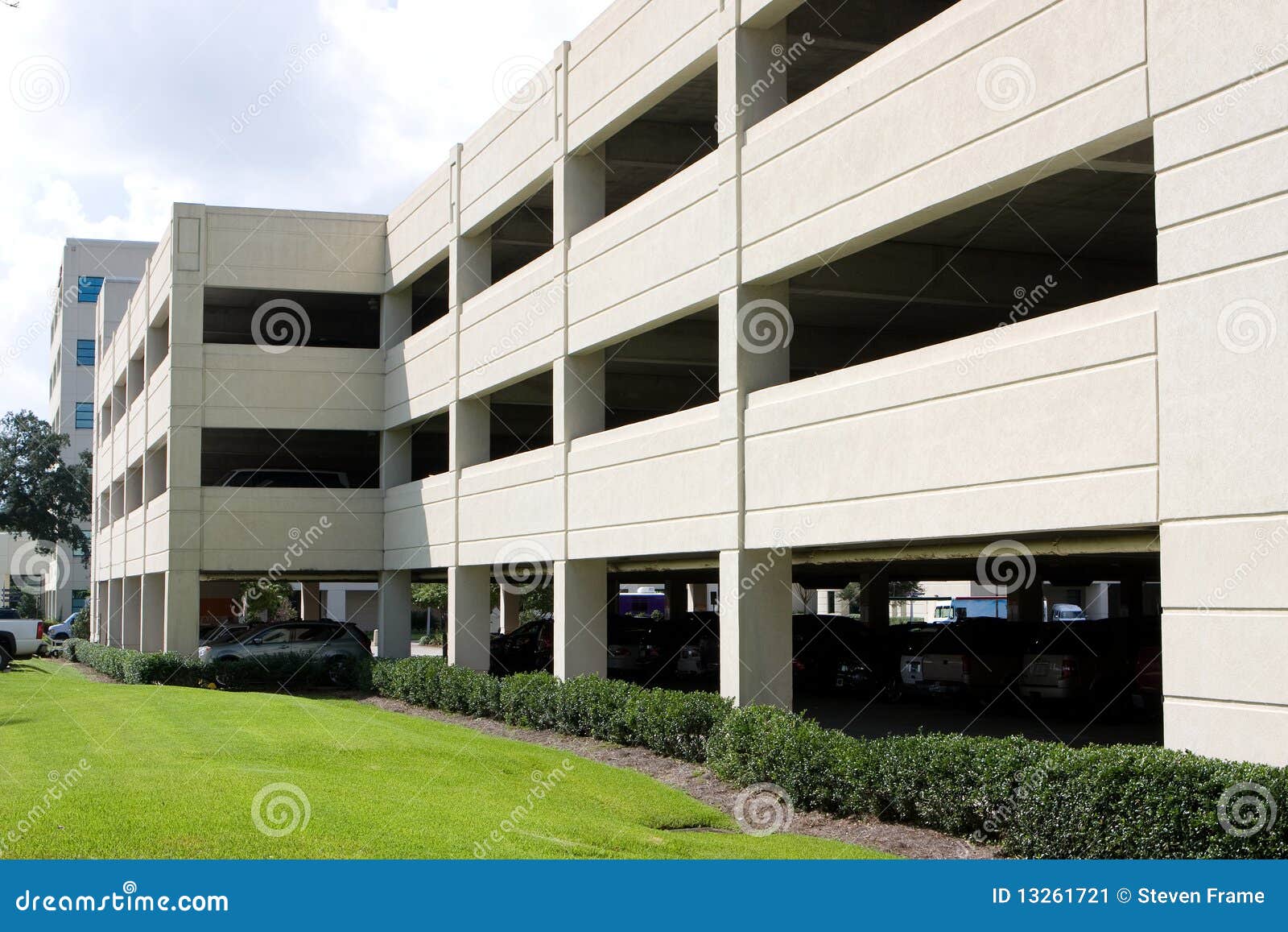 Garage De Estacionamiento Moderno Imagen de archivo - Imagen de ...