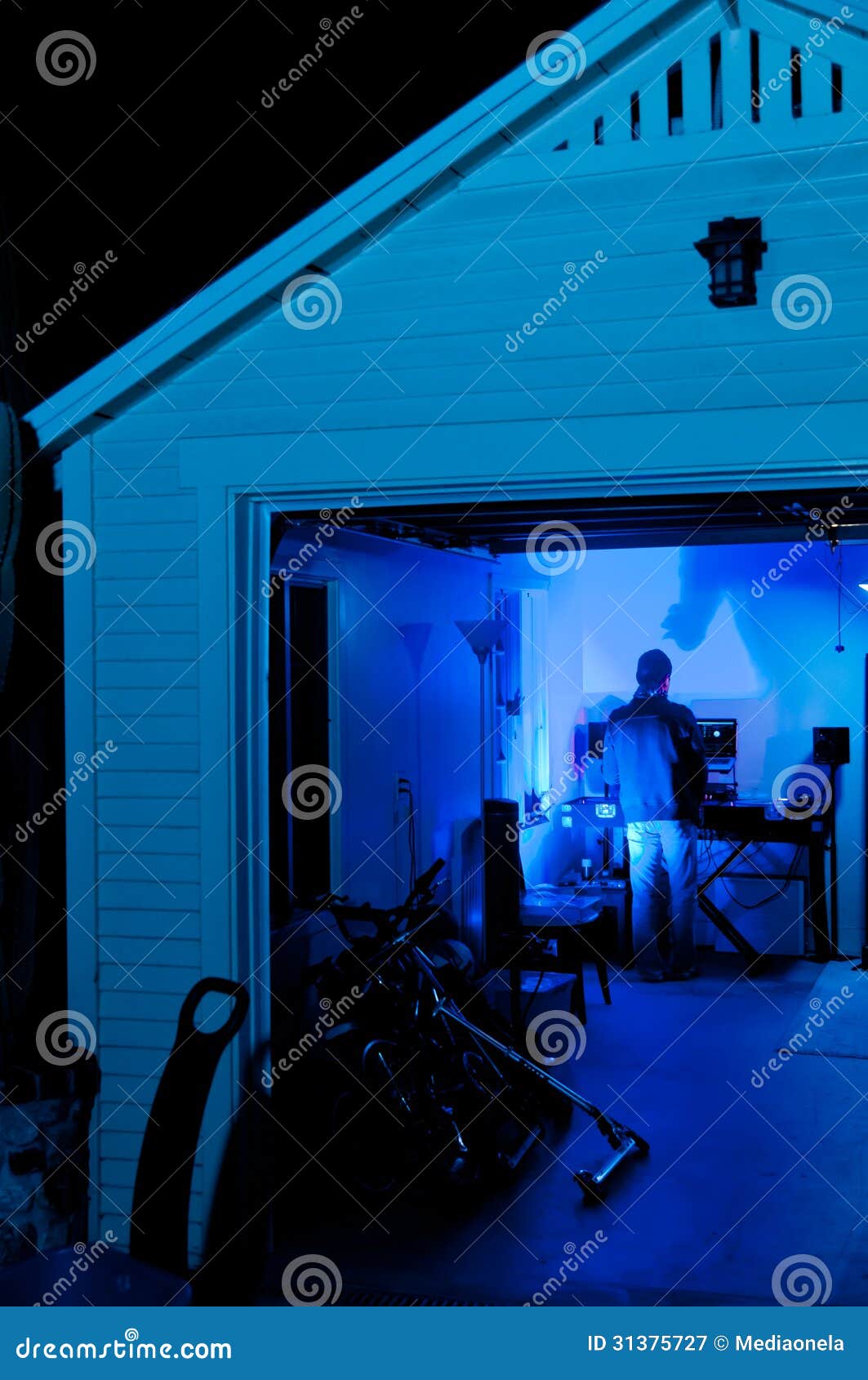 Garage Dj practicing stock image. Image of keyboard, blur - 31375727