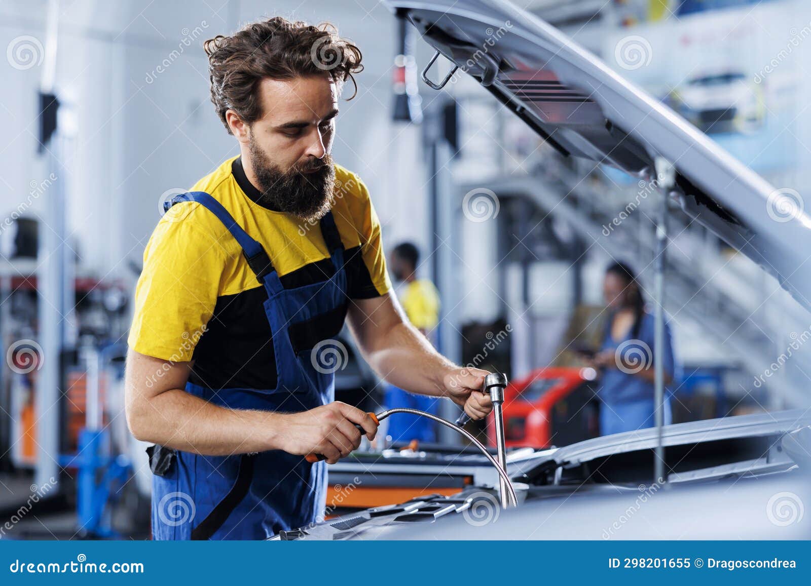 Garage Engineer Replaces Car Oil Stock Image - Image of professional ...