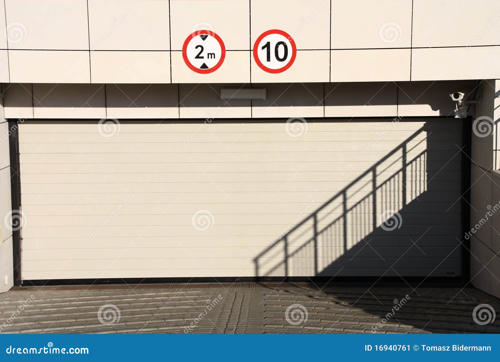 Garage gate stock image. Image of store, construction - 16940761